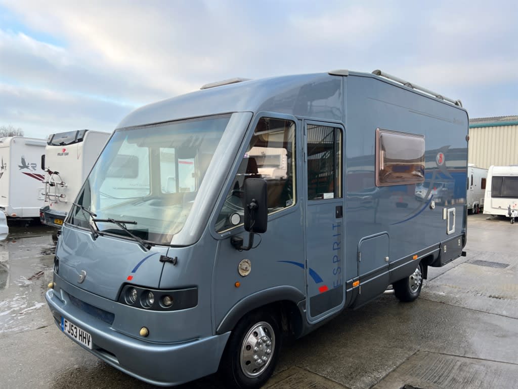 2003 Dethleffs Globetrotter Blue
