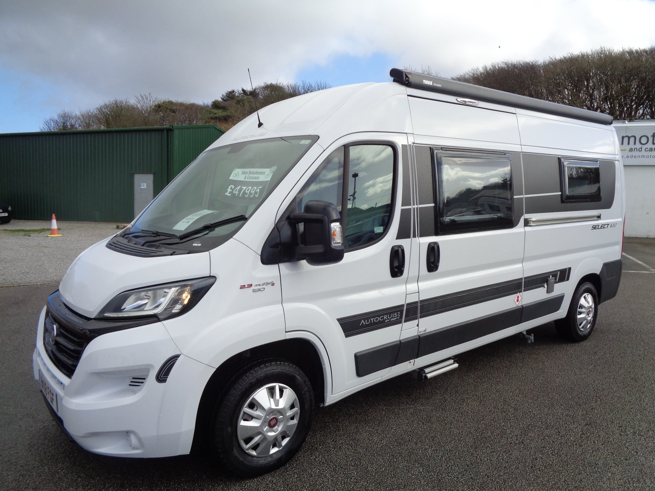 2018 Swift Select 122 White