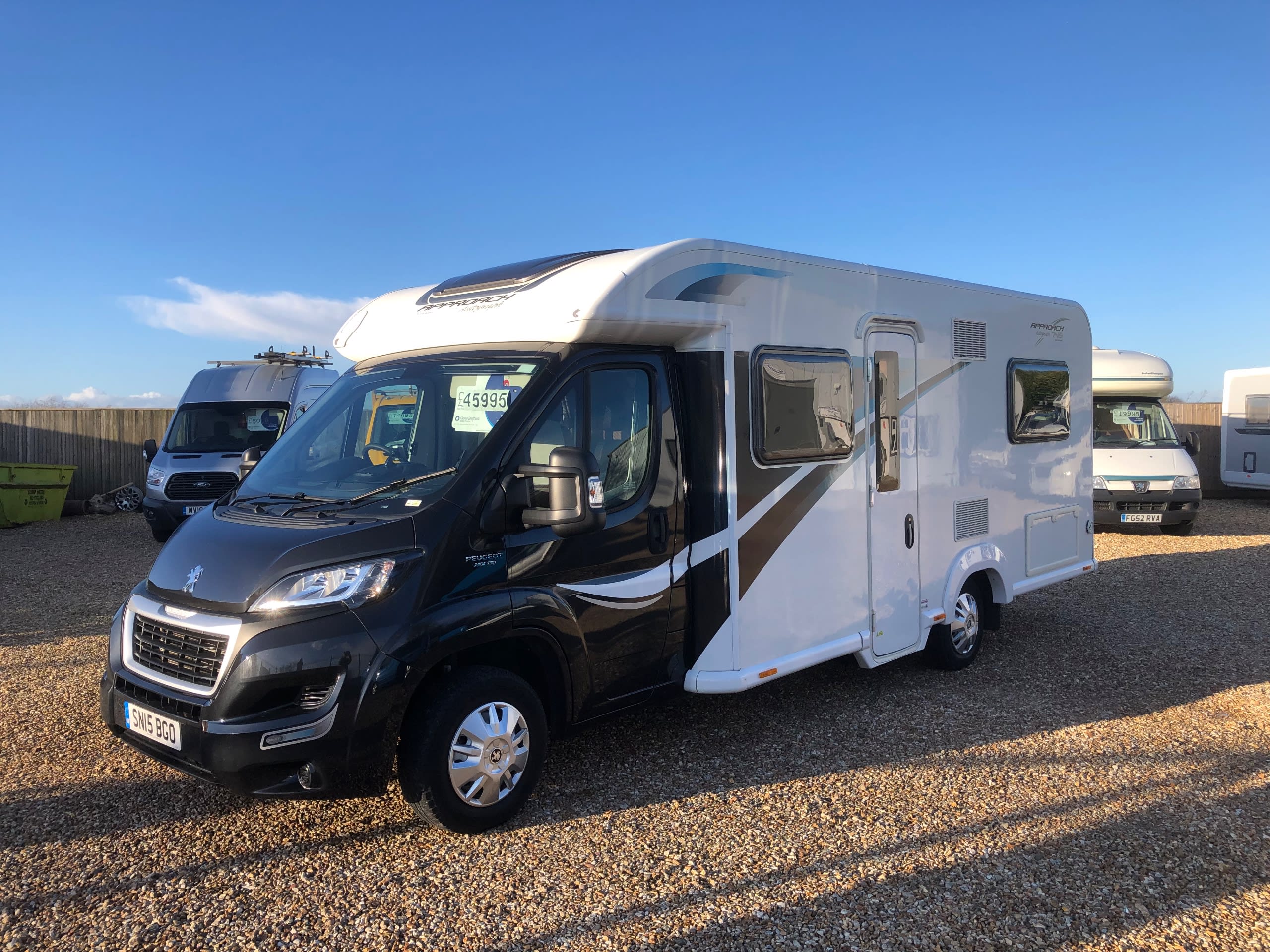 2015 Bailey Approach 745 Grey/white