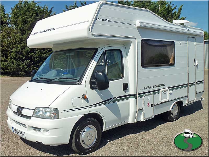 2005 Compass Avantgarde 300 White