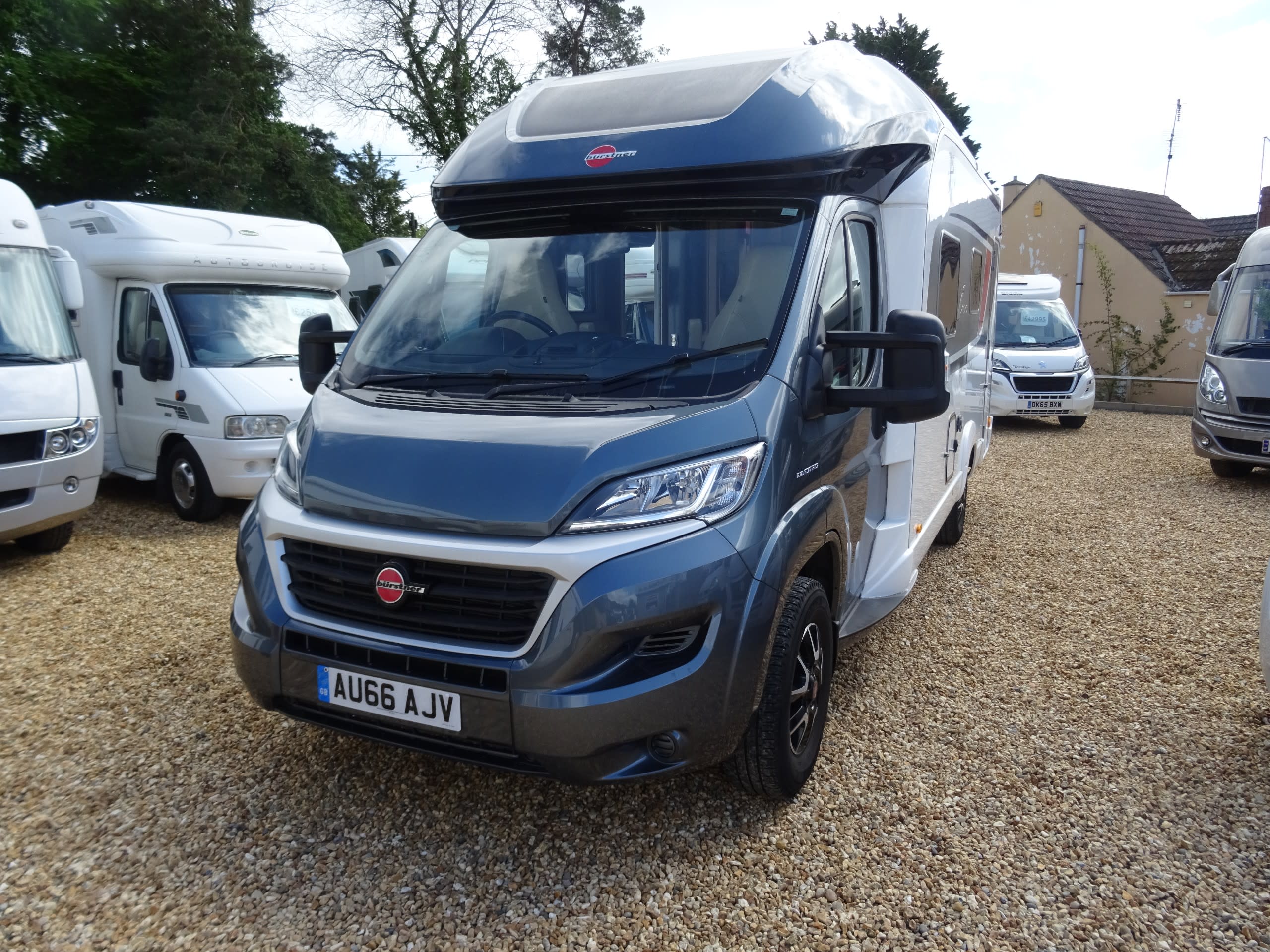 2016 Burstner Ixeo 680 G Grey