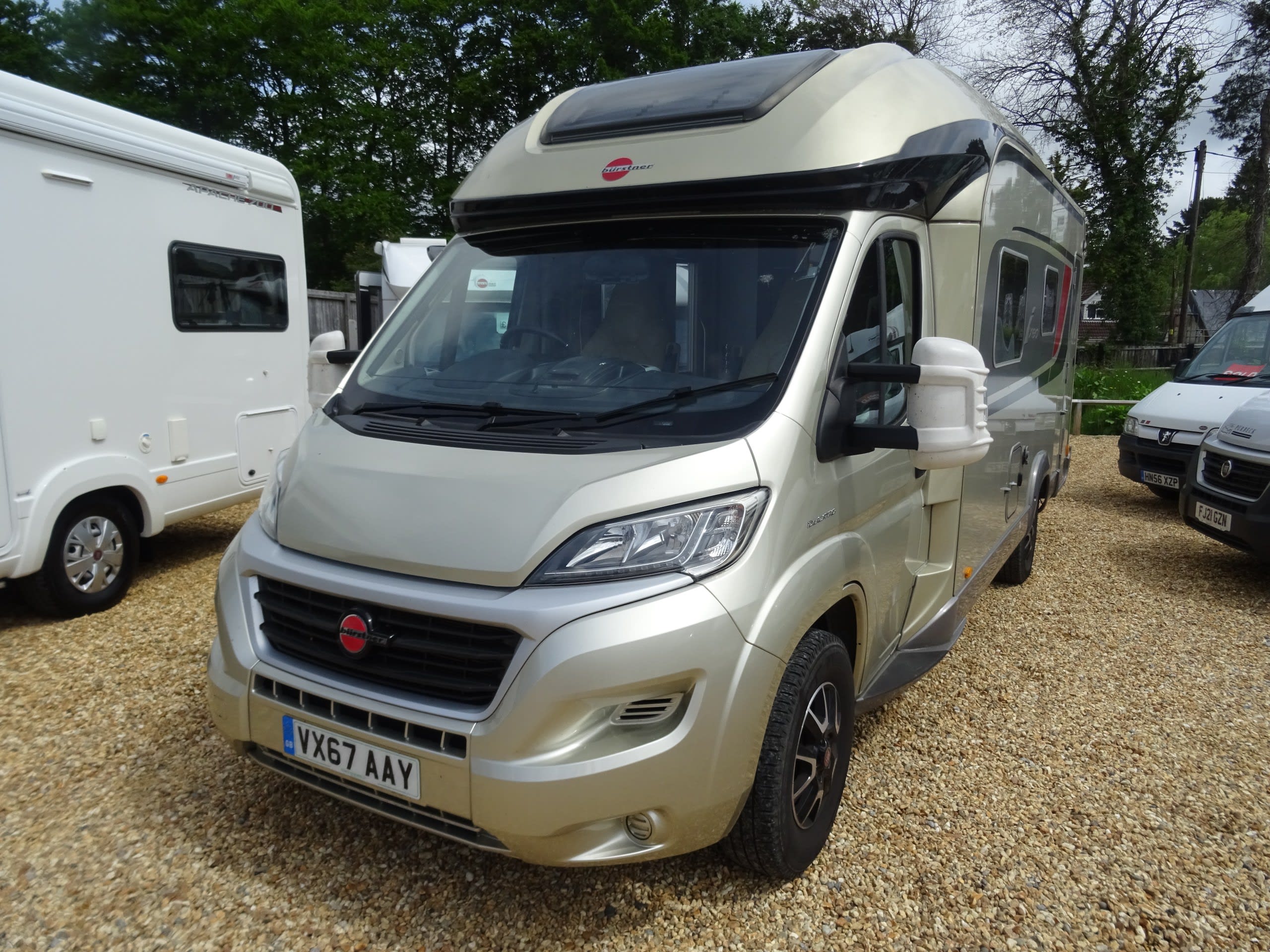 2017 Burstner Ixeo 680 G White