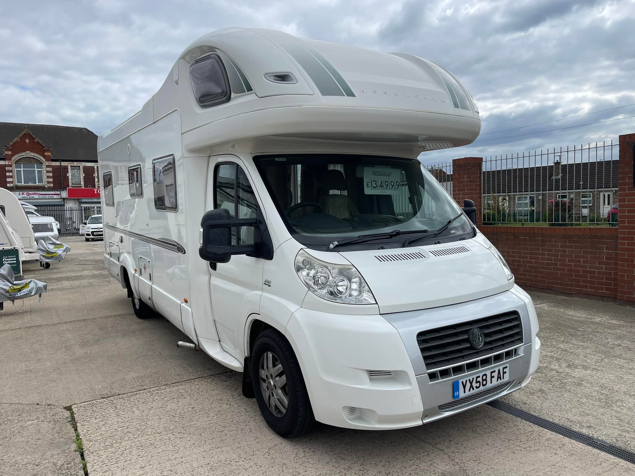 Bessacarr E765p 6 Berth Fixed Bed End Washroom With Over ...