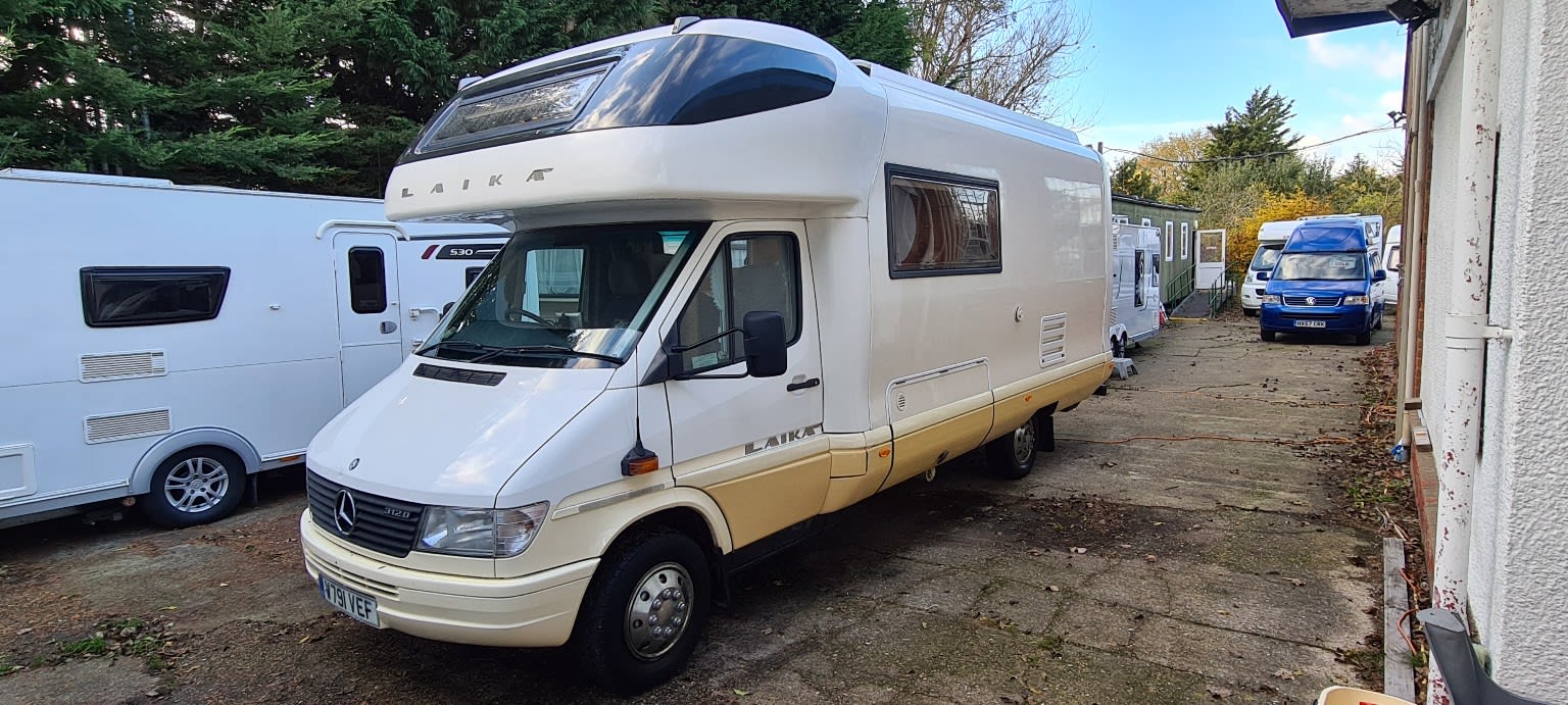 2000 Mercedes-benz Sprinter White