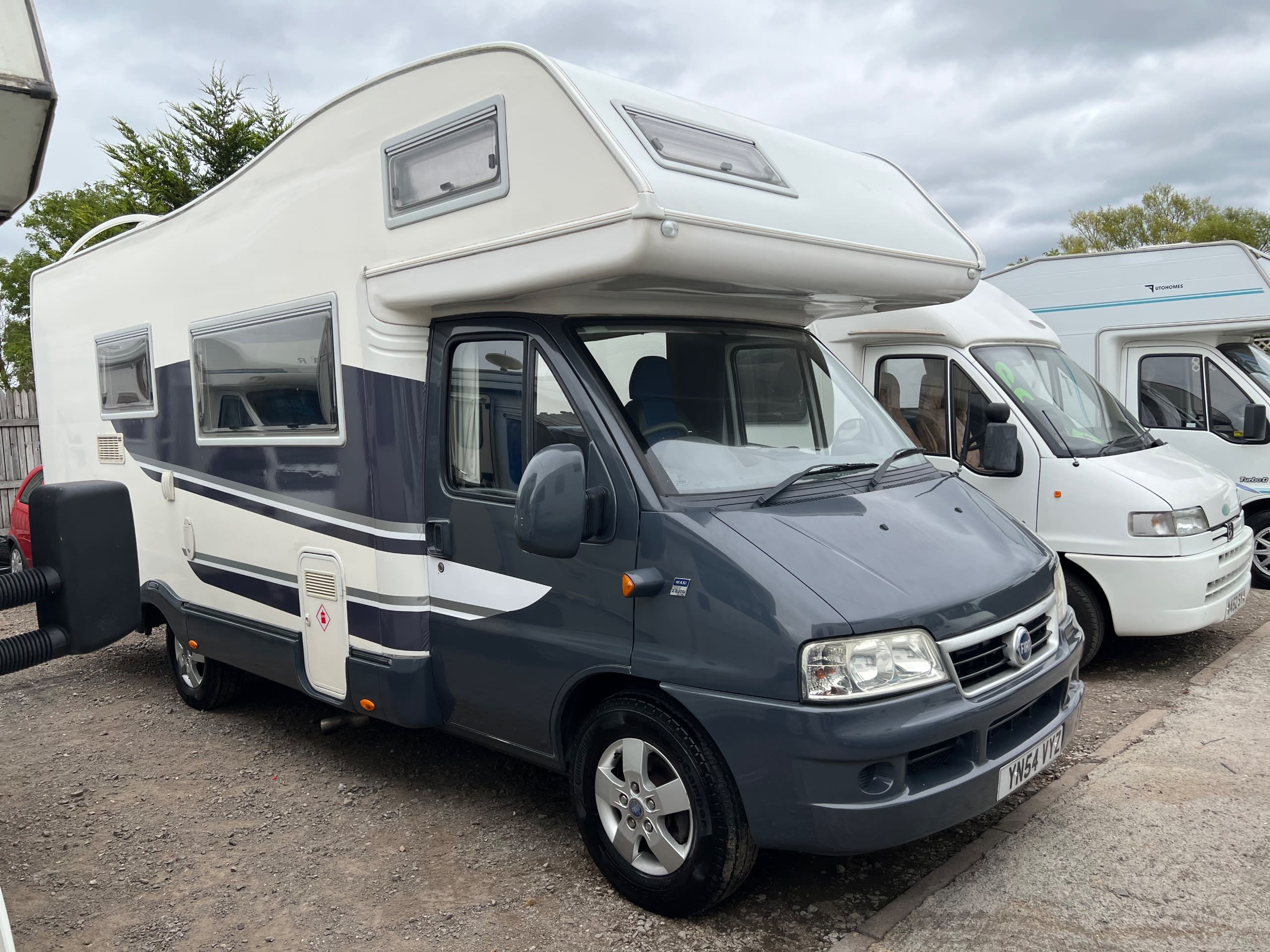 2005 Ci Riviera 171 White