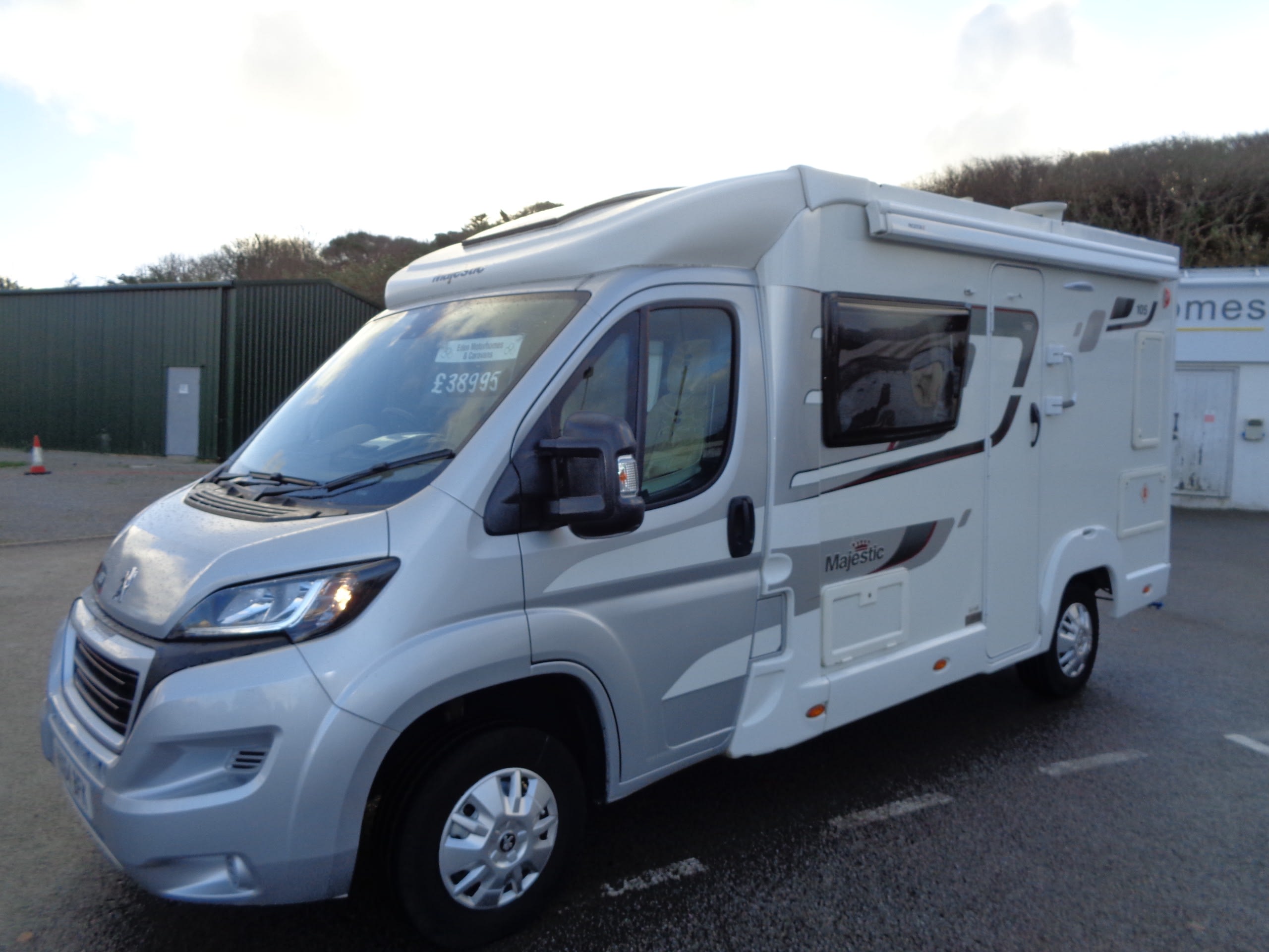 2014 Elddis Majestic 105 White