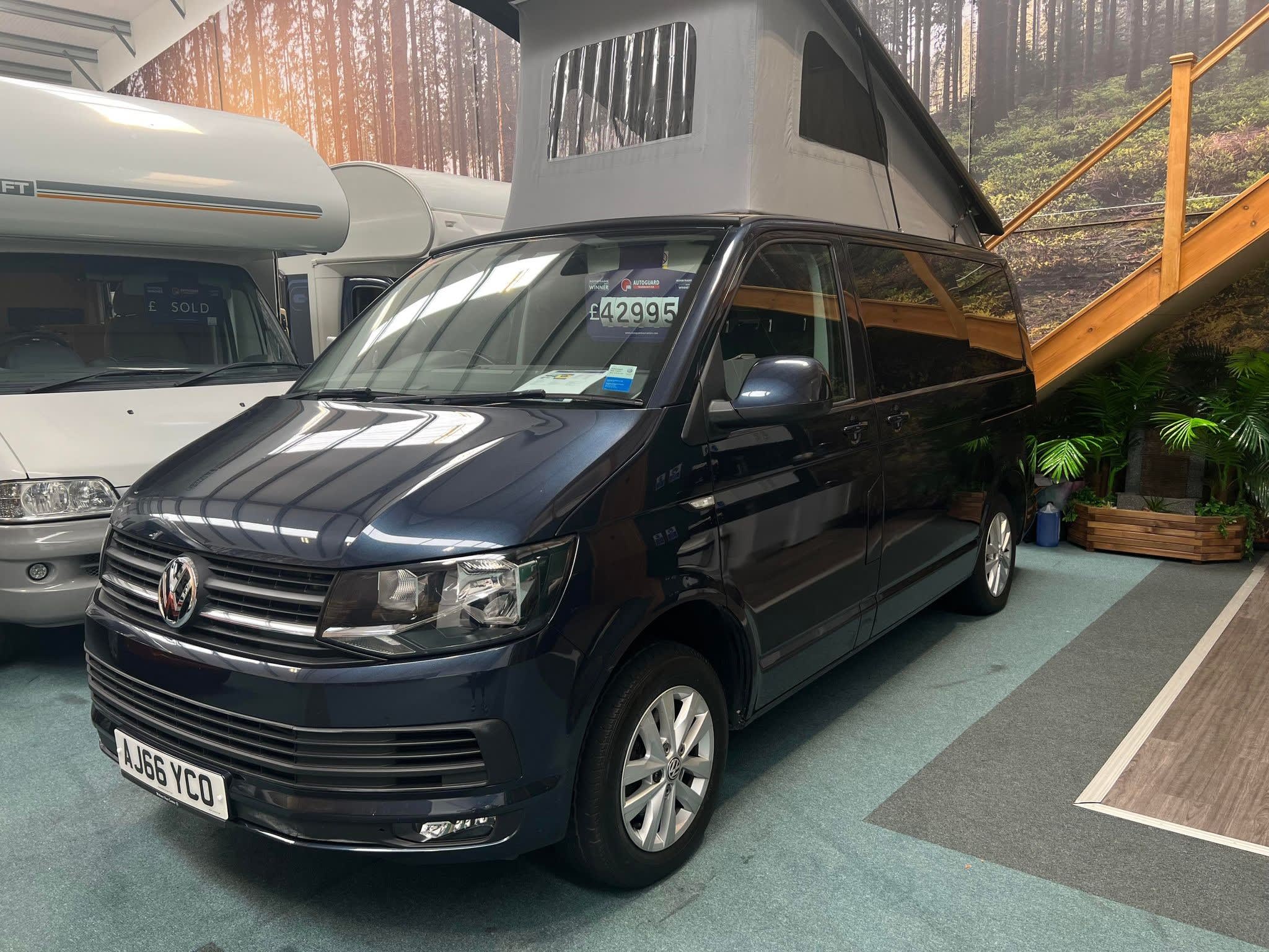 2017 Volkswagen Transporter Blue