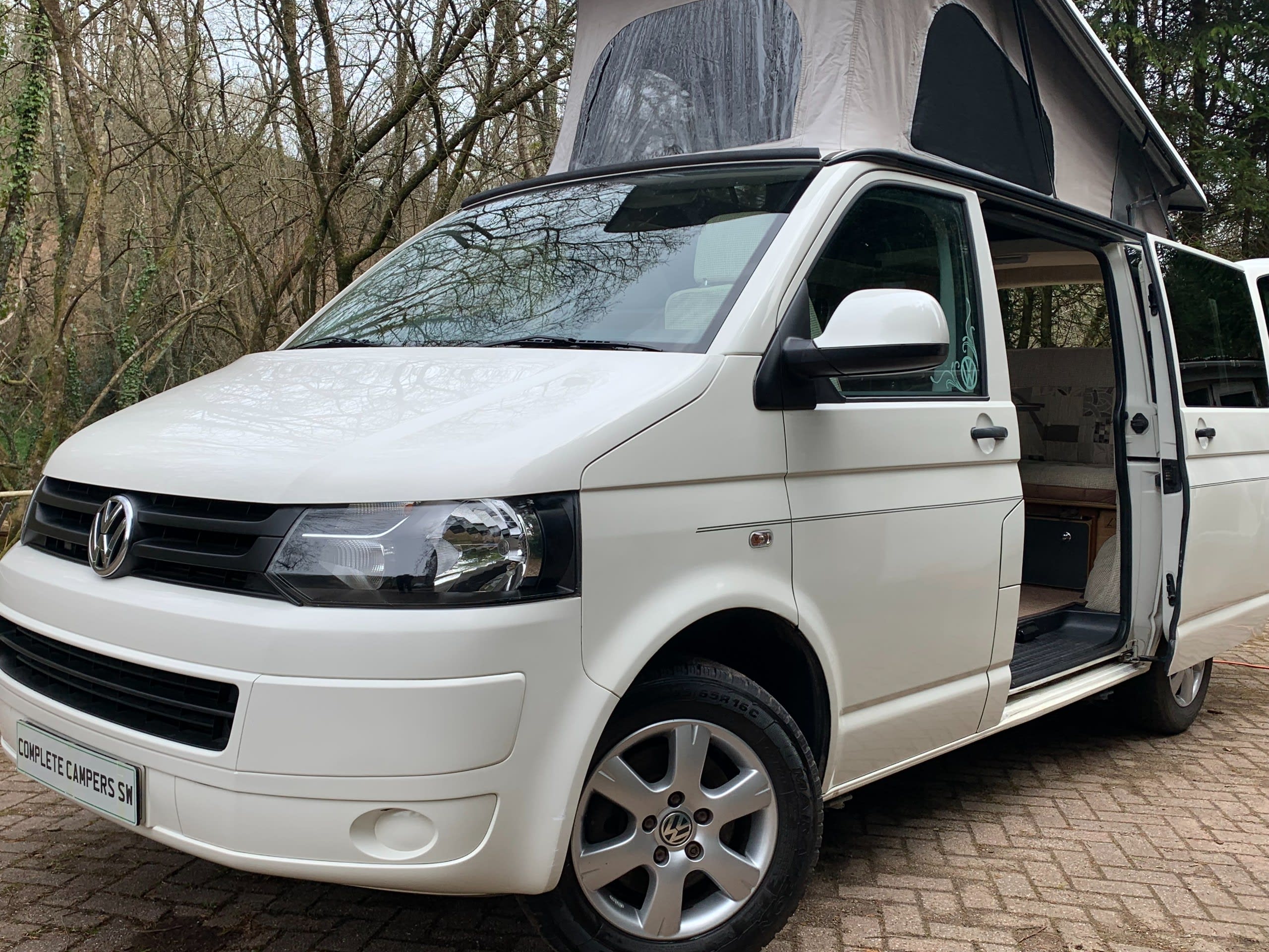 2010 Volkswagen Transporter White