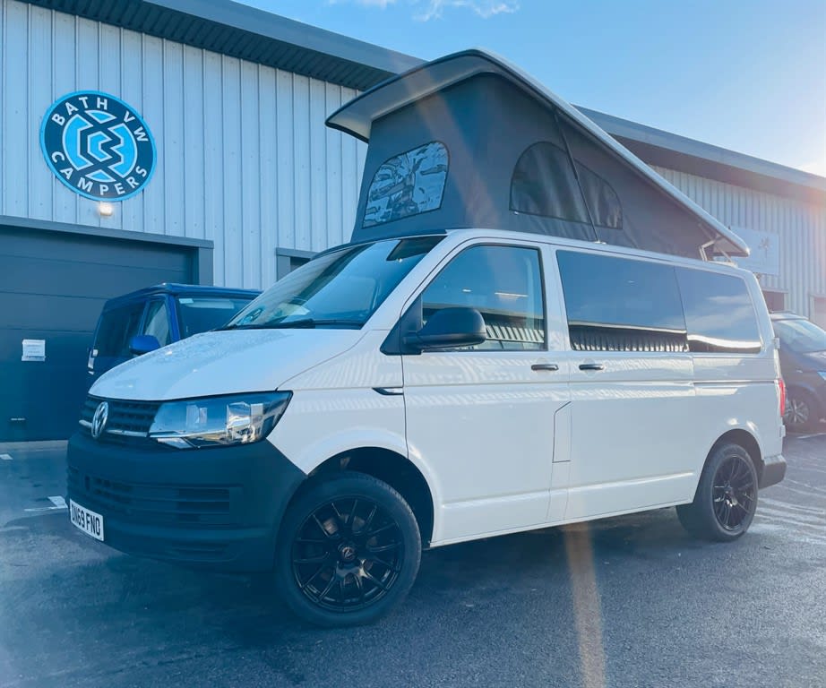 2019 Volkswagen Transporter White