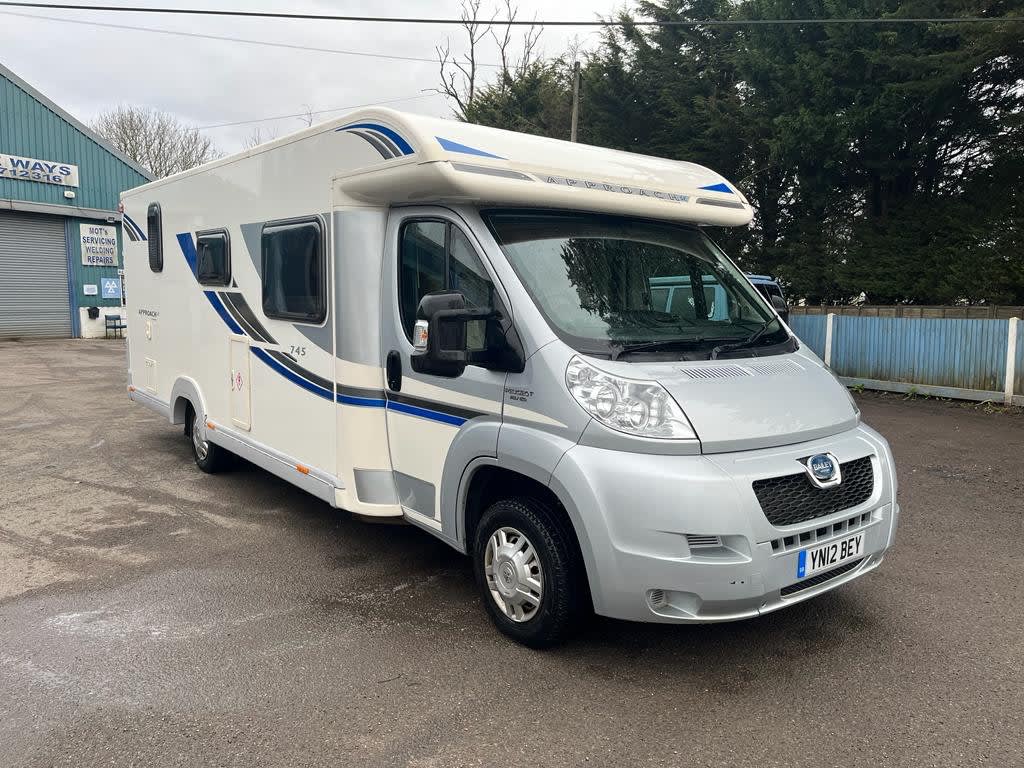 2012 Bailey Approach Se 745 Silver