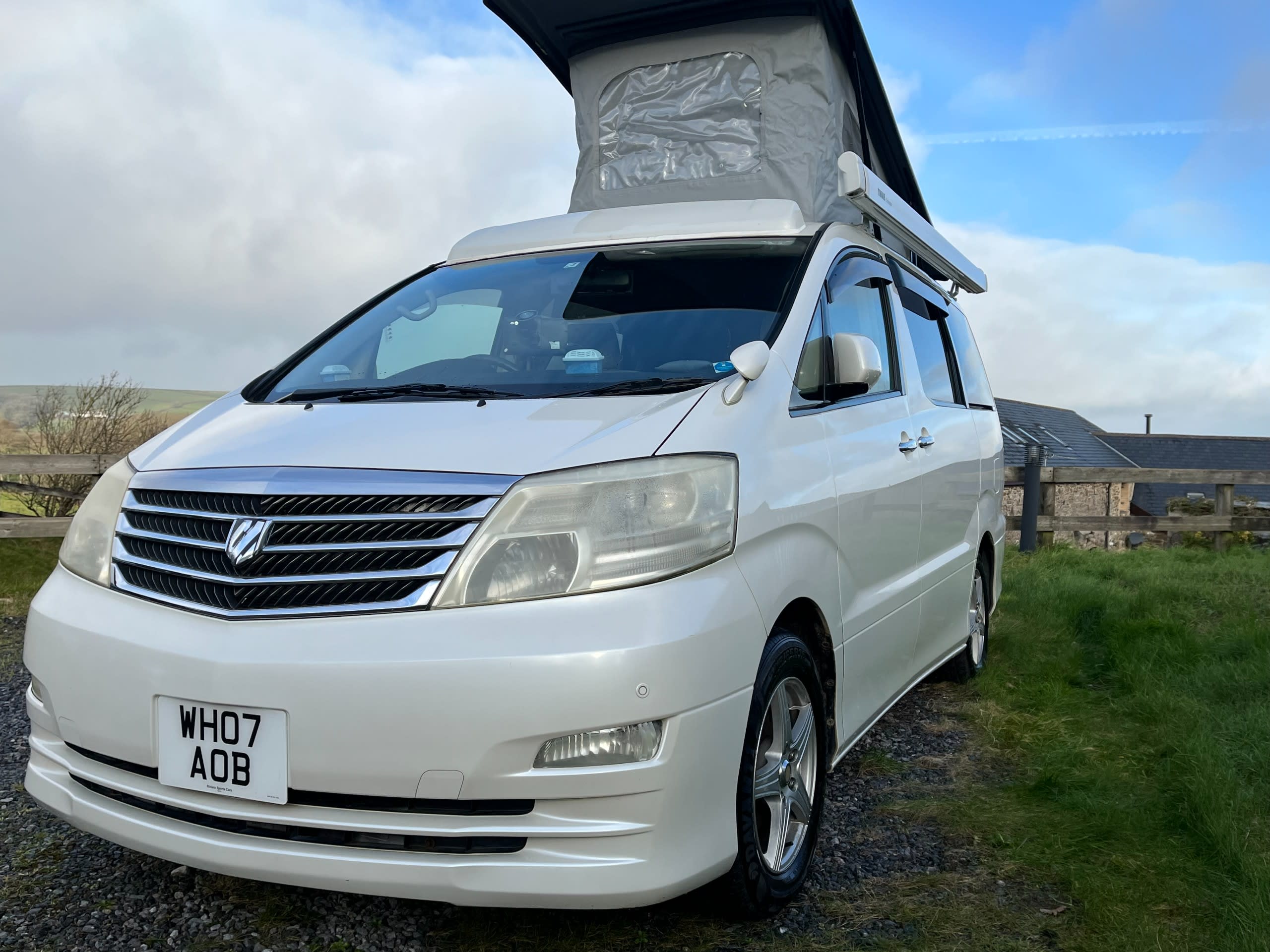 2007 Toyota Alphard White