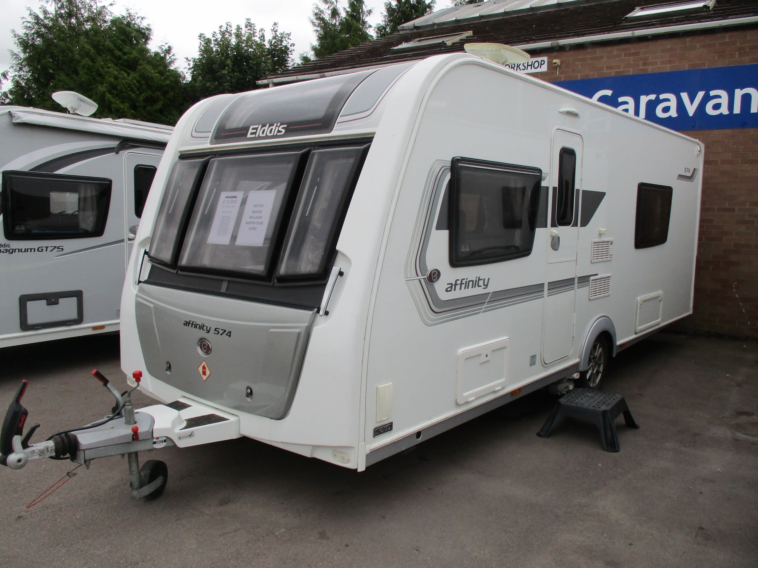 2017 Elddis Affinity White