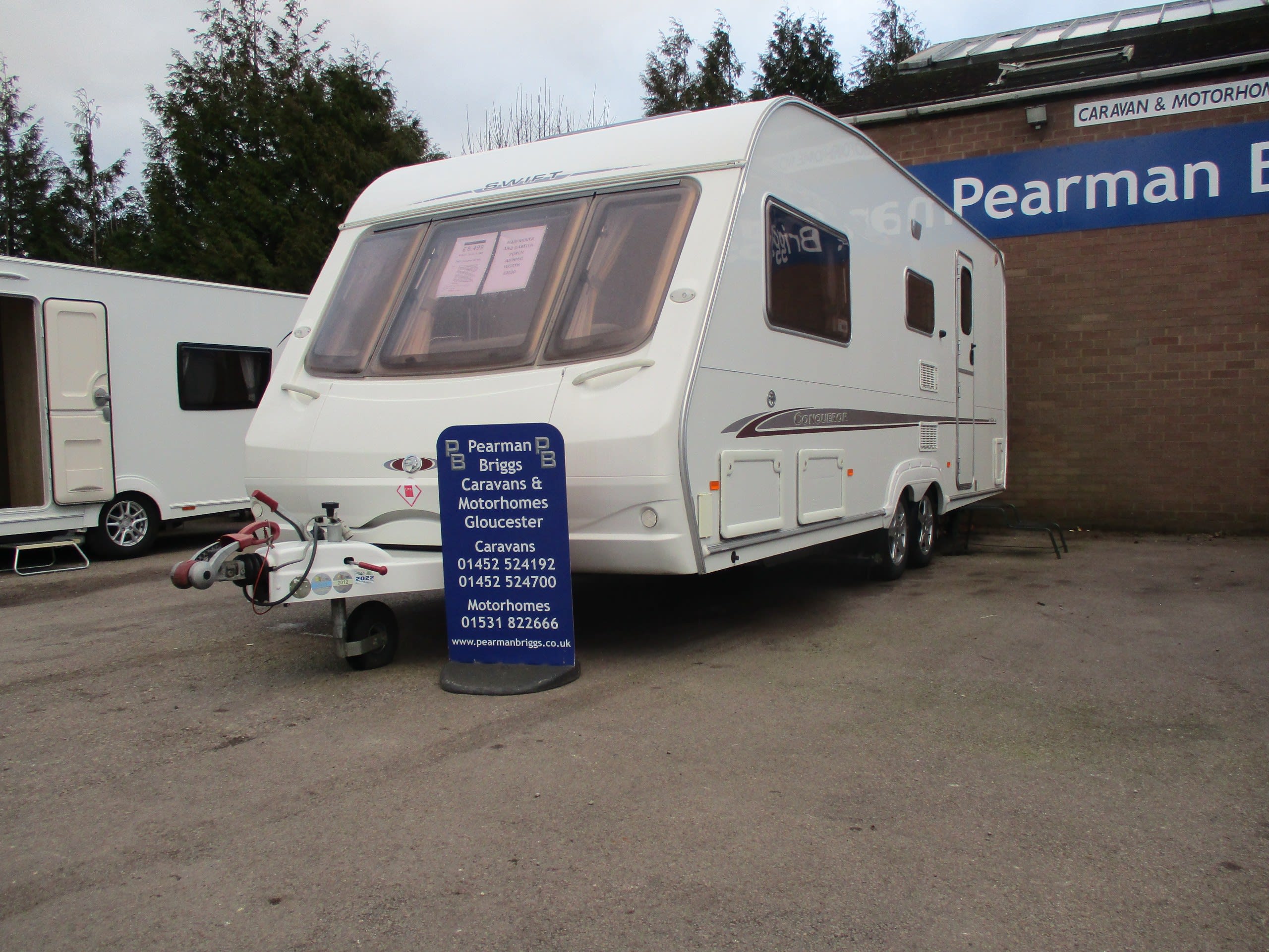 2005 Swift Conqueror White