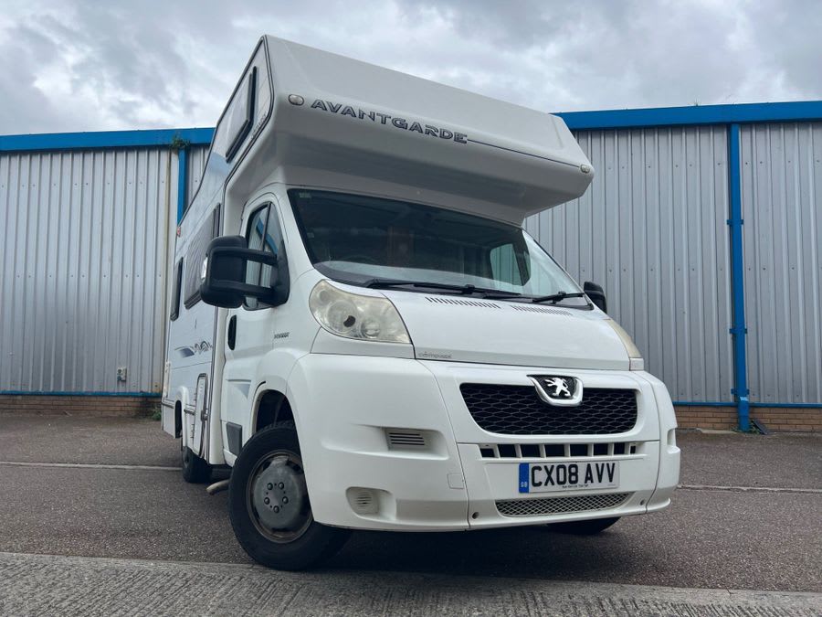 2008 Compass Avantgarde 100 White