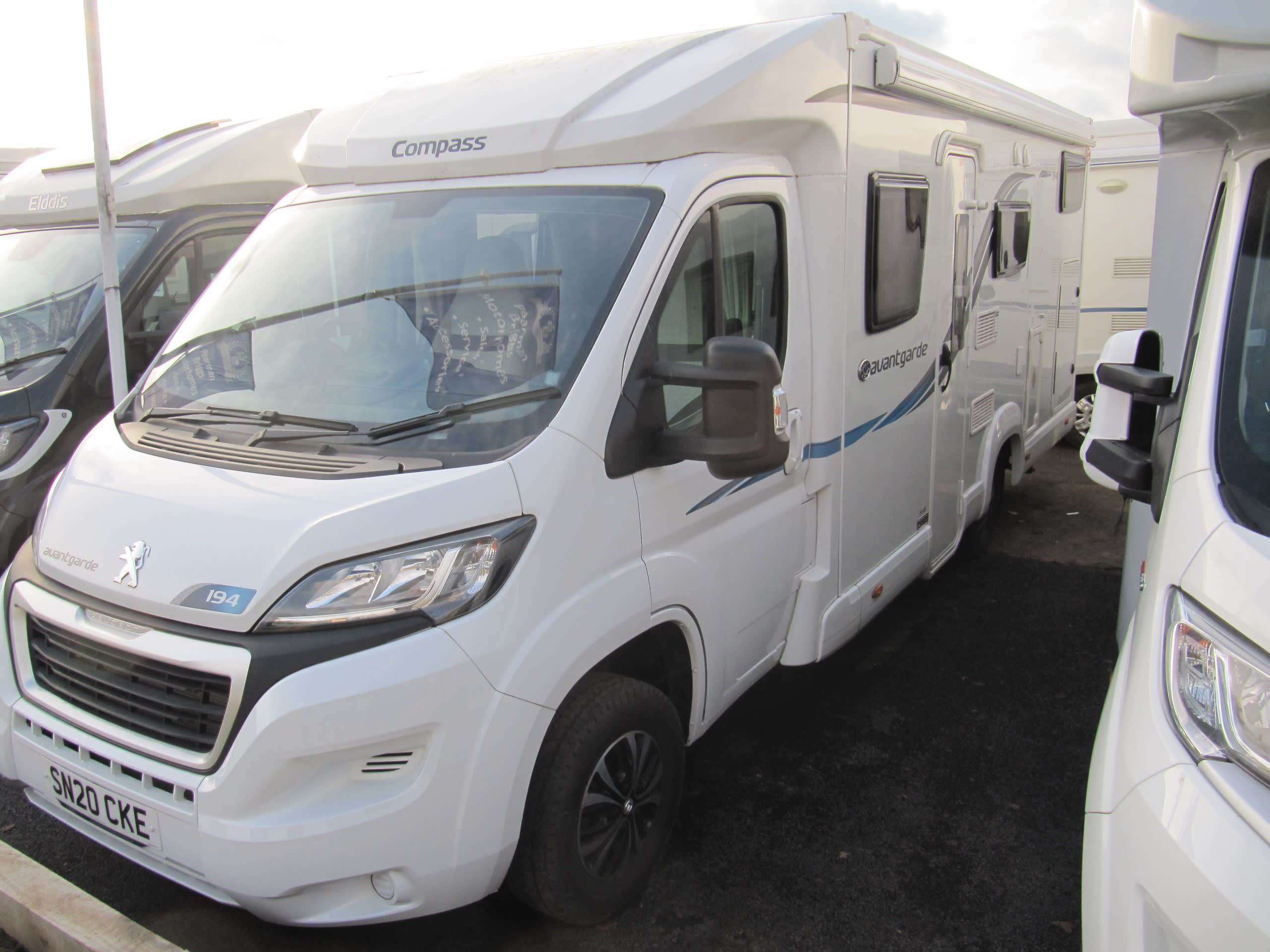 2020 Compass Avantgarde White