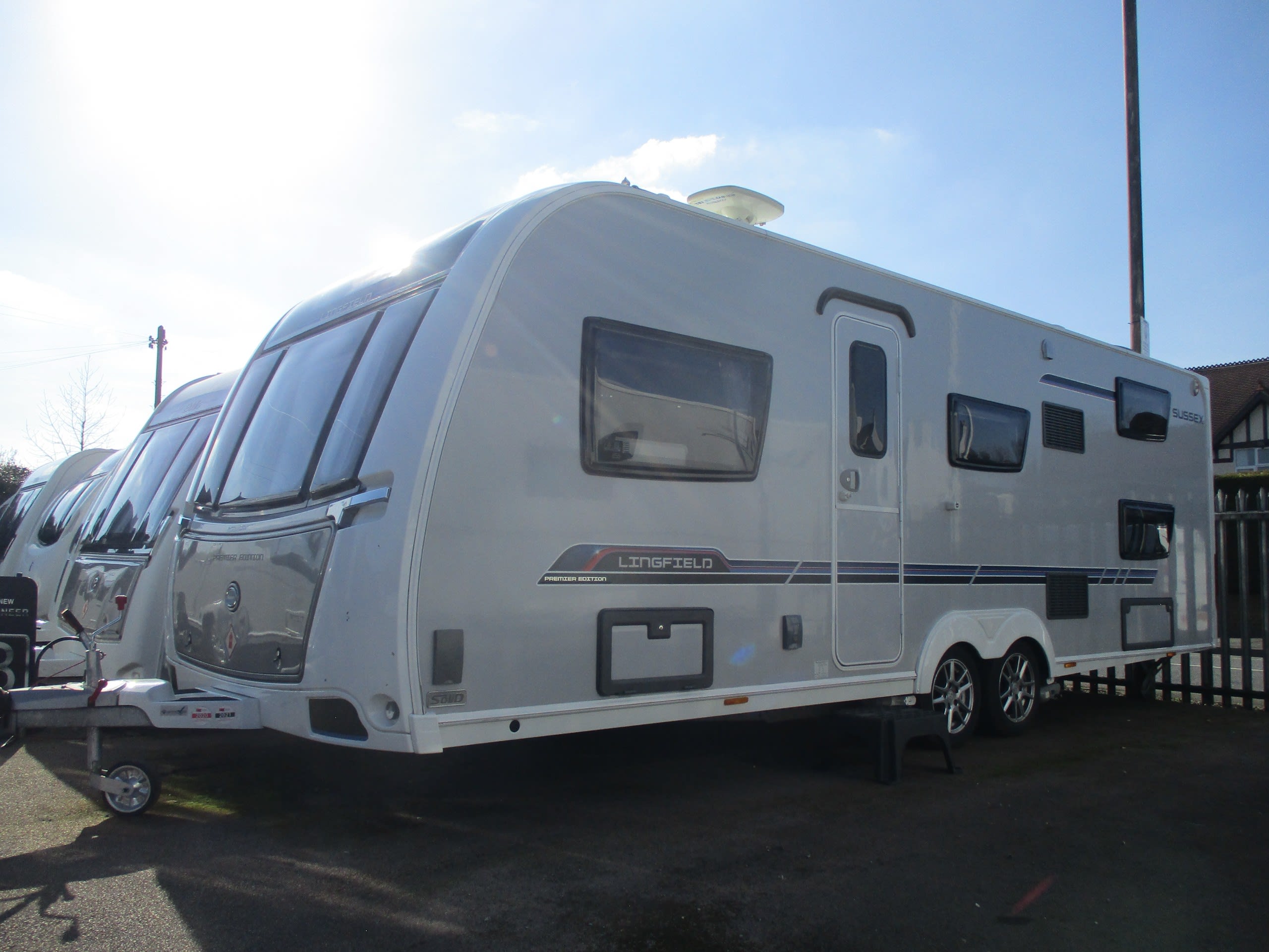 2018 Elddis Avante White