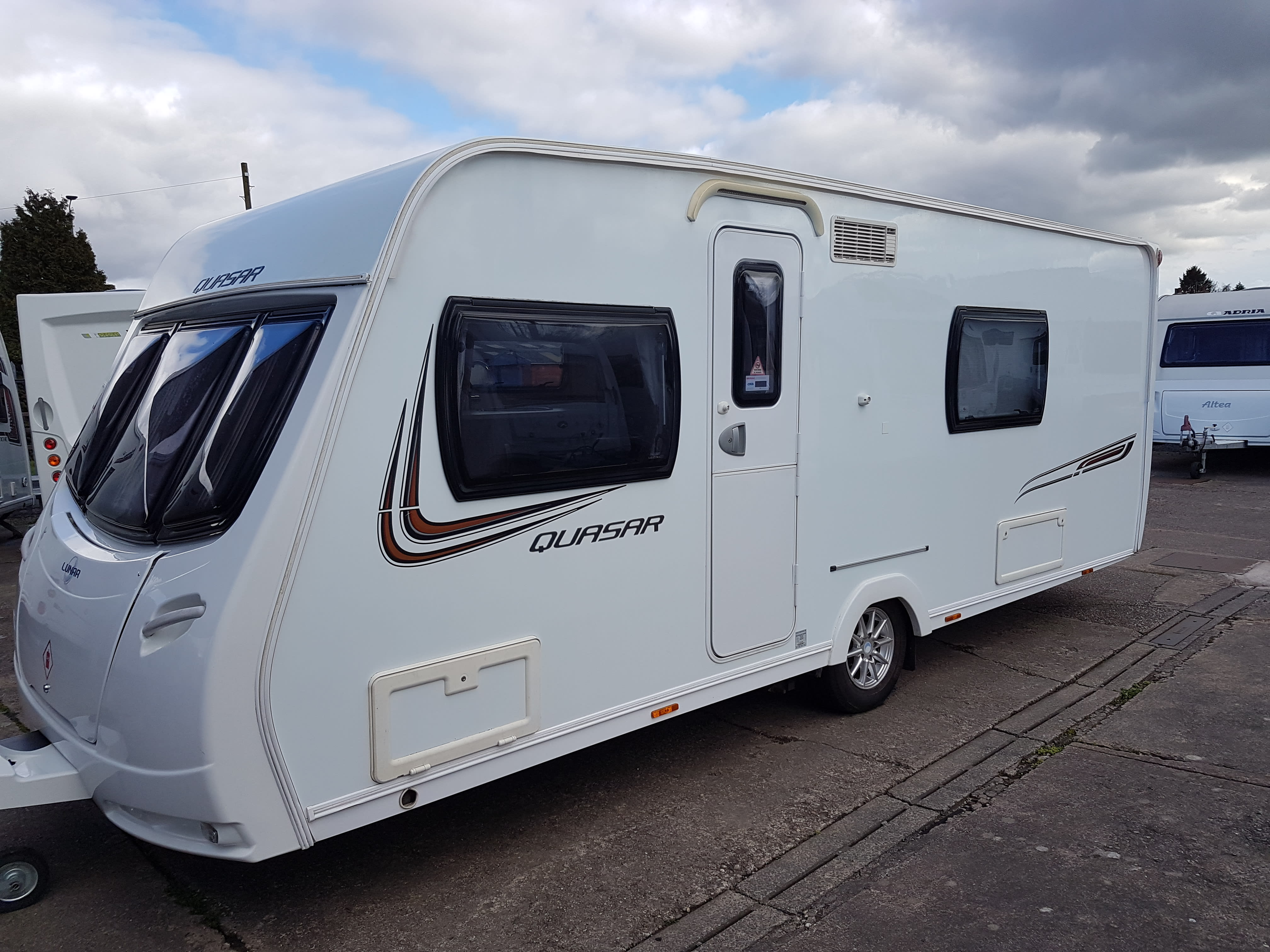 Lunar Quasar 544 4 Berth/fixed Bed 2013