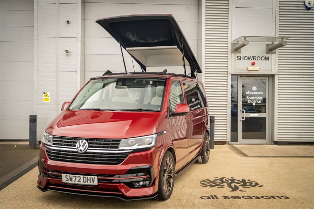2022 Volkswagen Transporter Red
