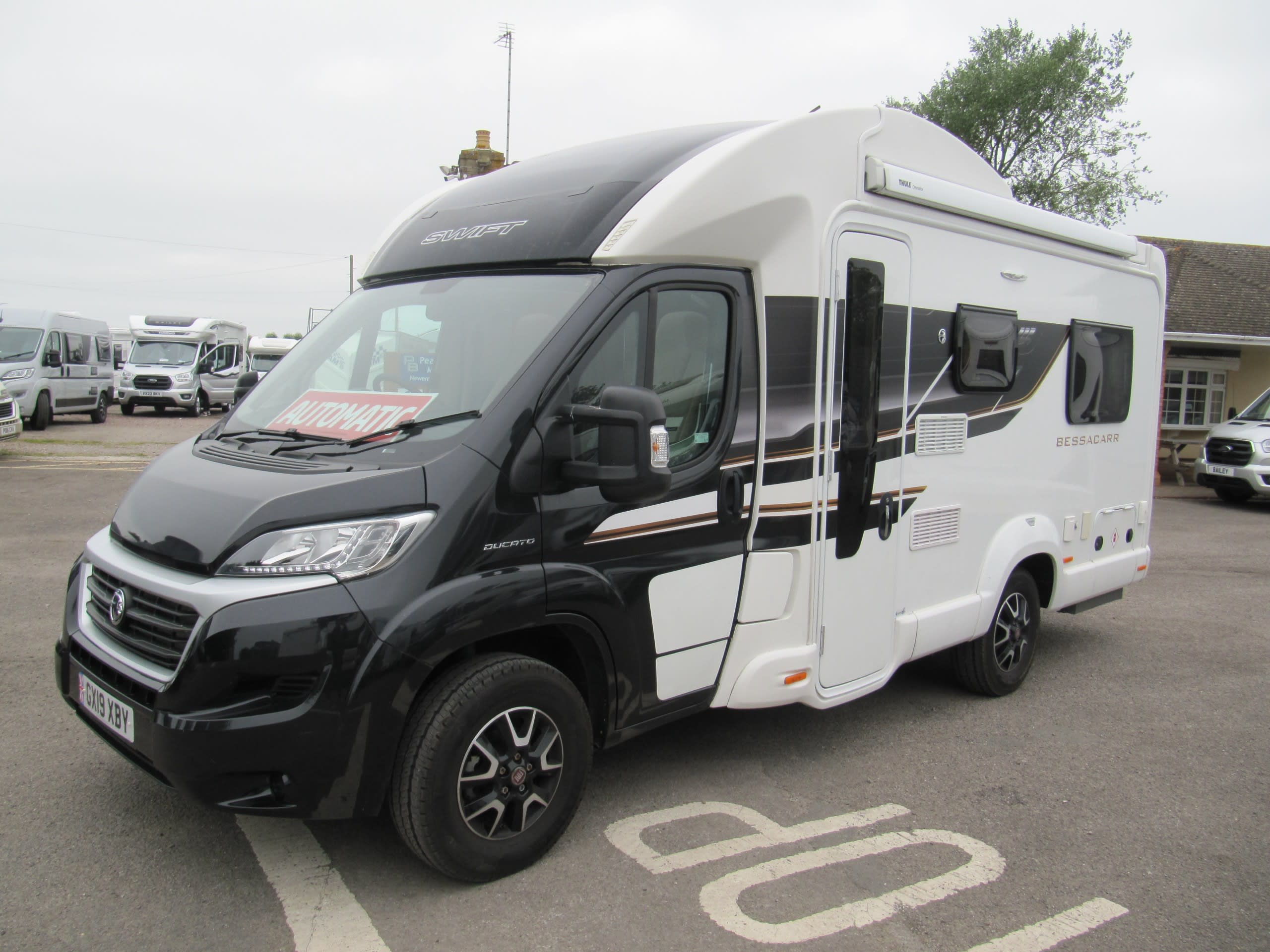 2019 Bessacarr 562 Black/white