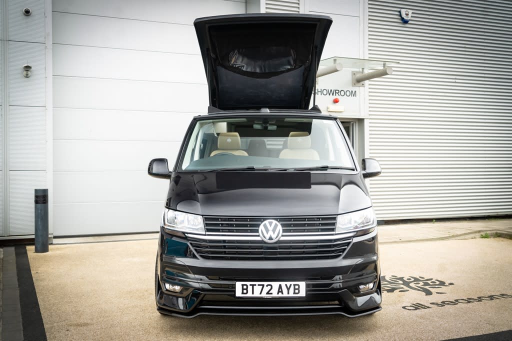2022 Volkswagen Transporter Black