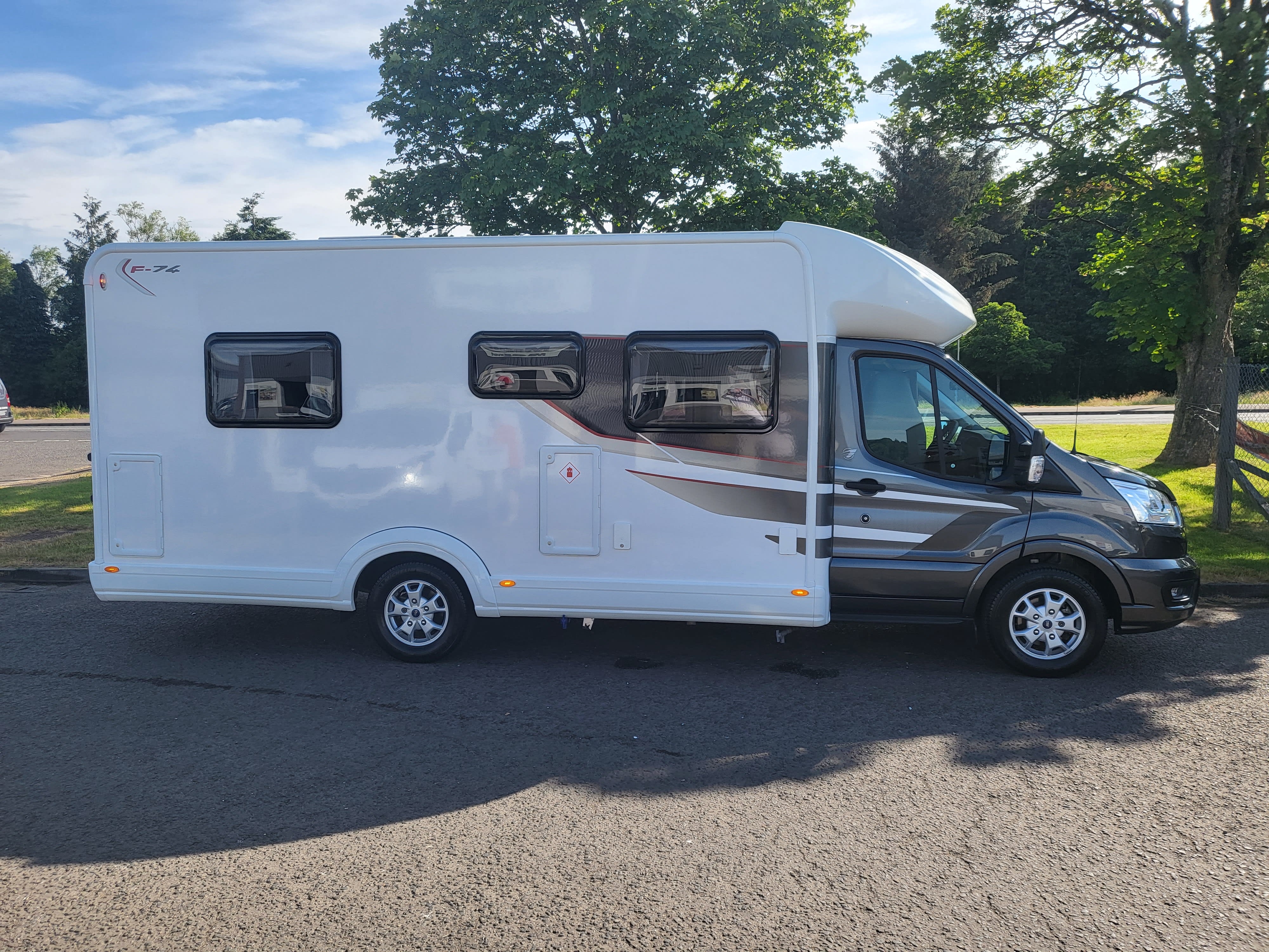 Auto-trail F-74 4 Berth