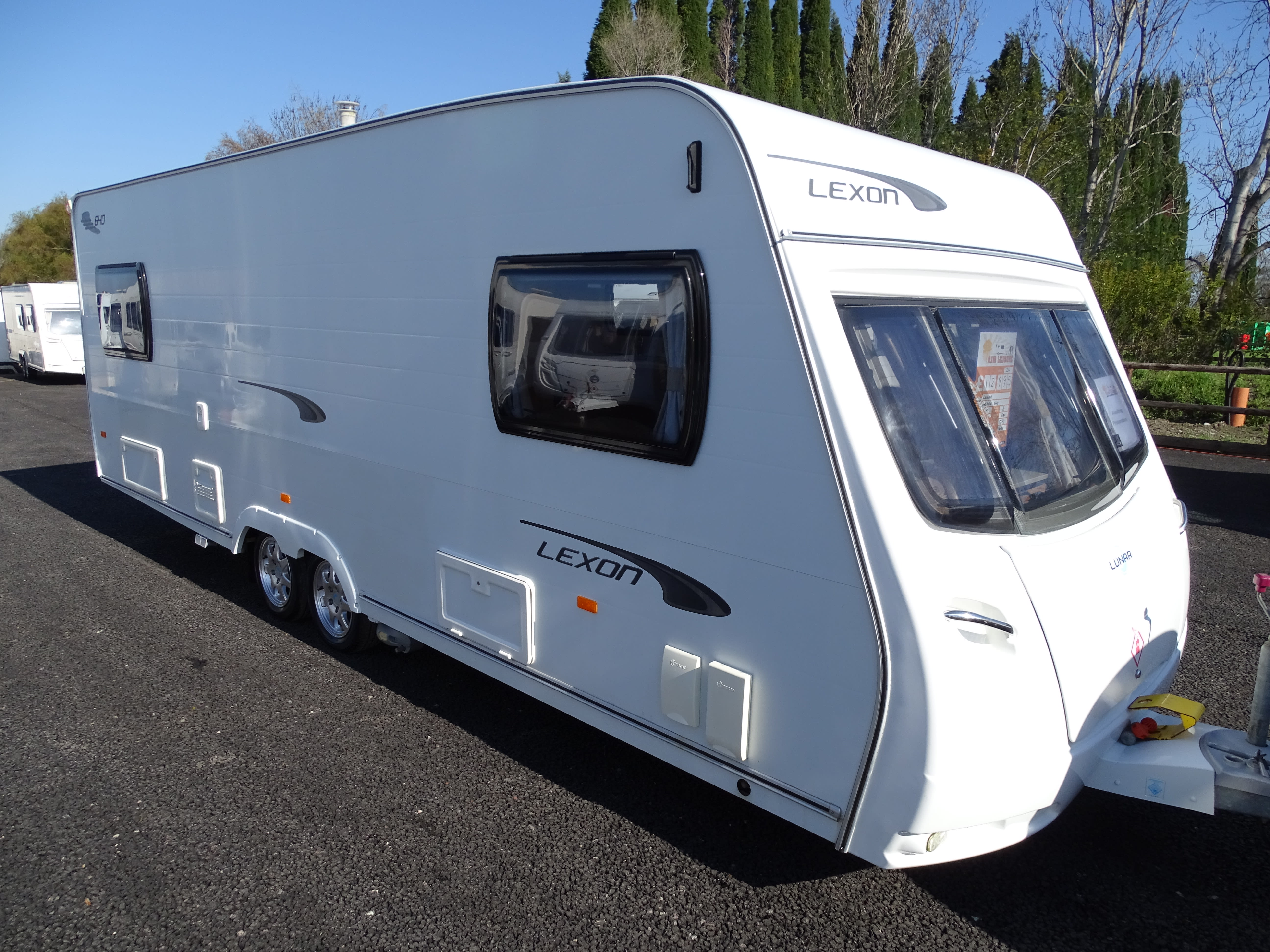 Lunar Lexon 640 2011 6 Berth Twin Axle Touring Caravan Wi...