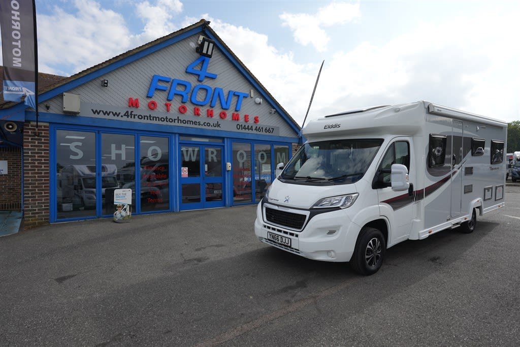 2016 Elddis Supreme White