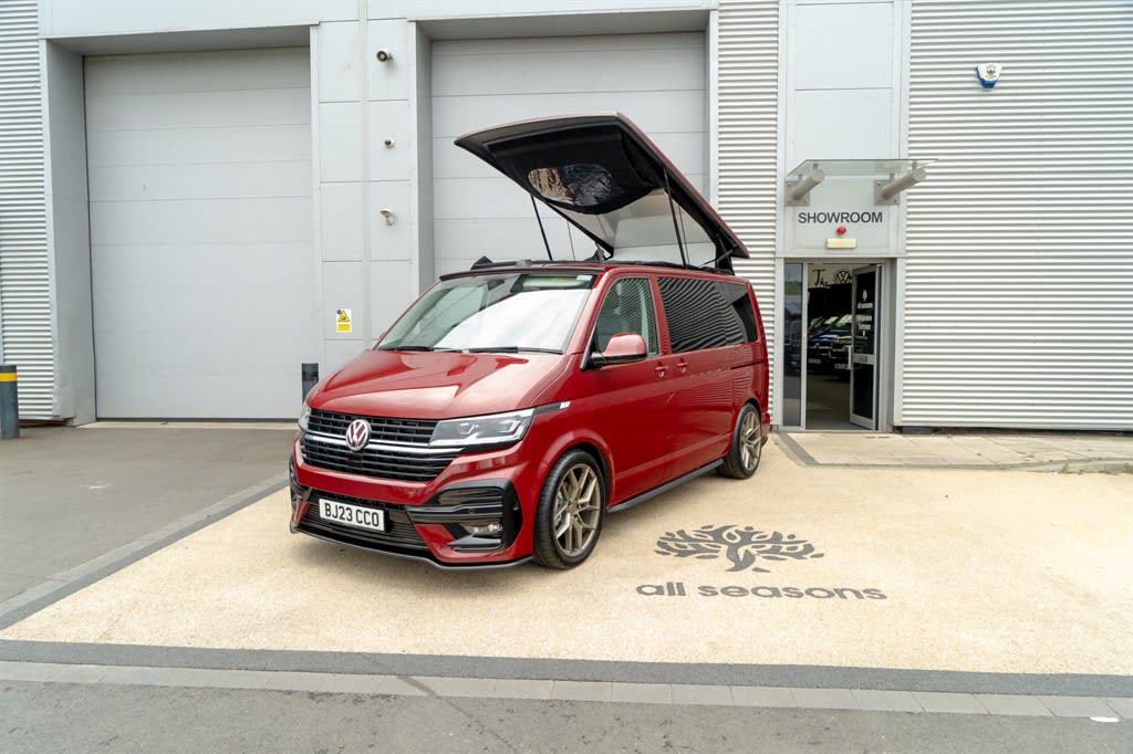 2023 Volkswagen Transporter Red