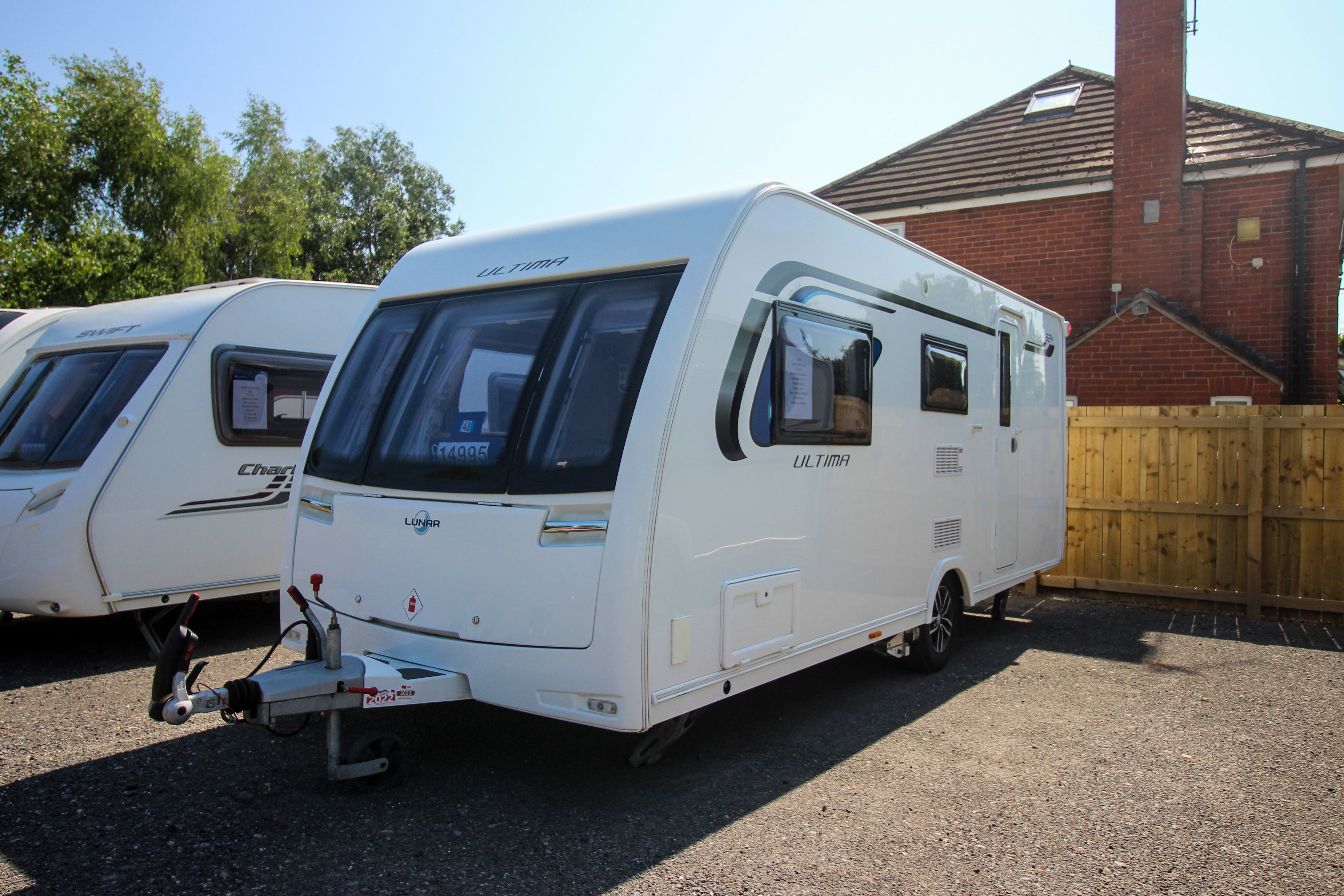 2016 Lunar Ultima 524 4 Berth With Truma Heating And Moto...