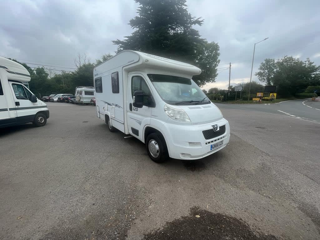 2006 Compass Avantgarde 120 White
