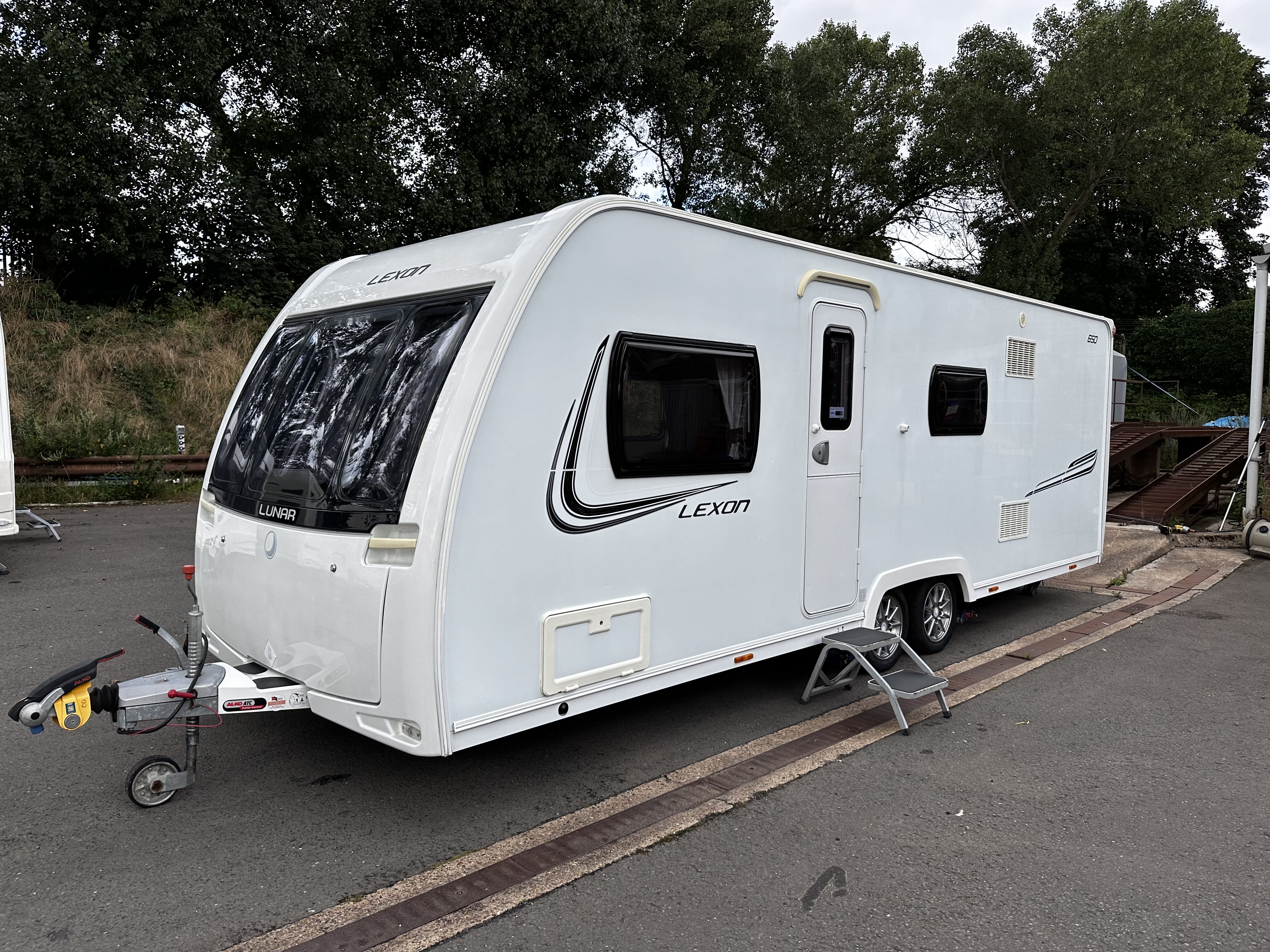 2013 Lunar Lexon 650 5 Berth Motor Mover Awning Twin Axle...