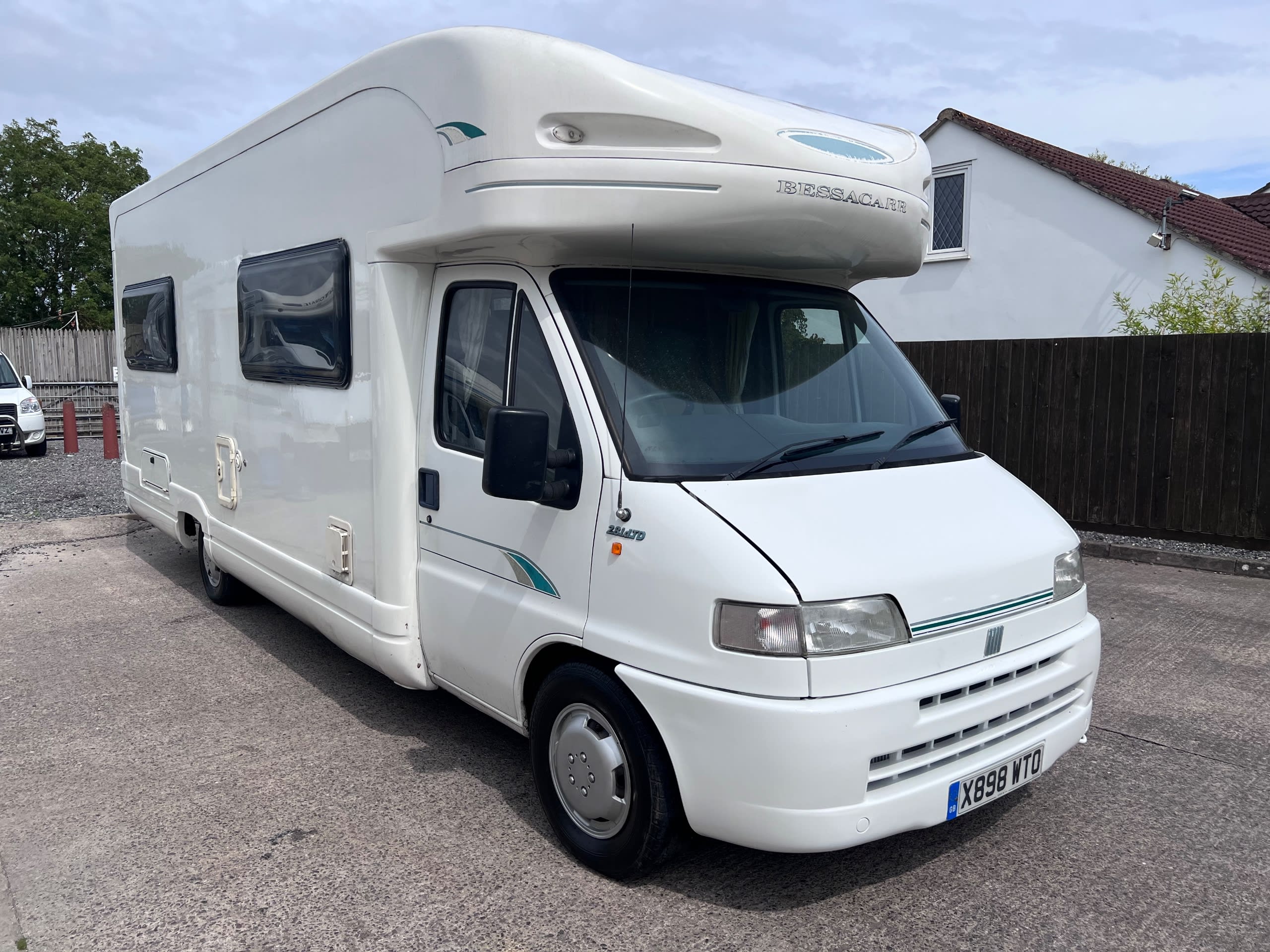 2000 Bessacarr E745 White