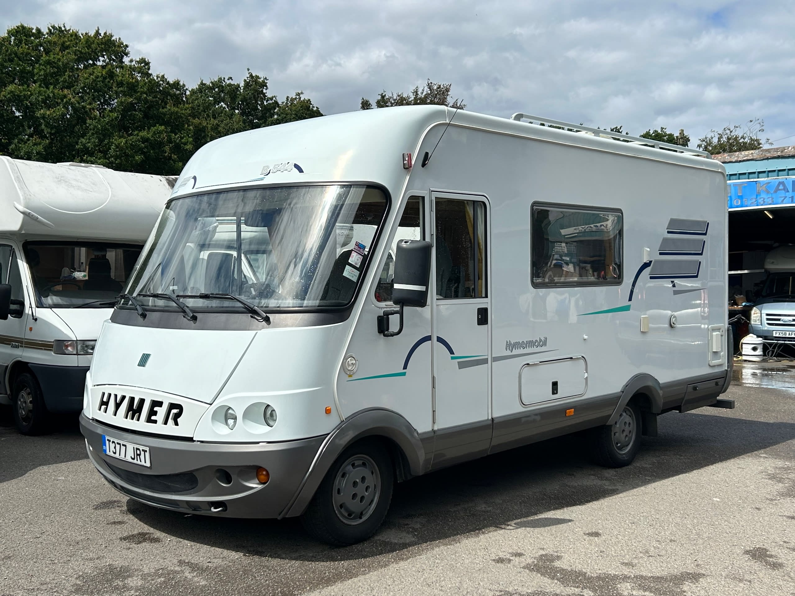 1999 Hymer B544 Silver/white