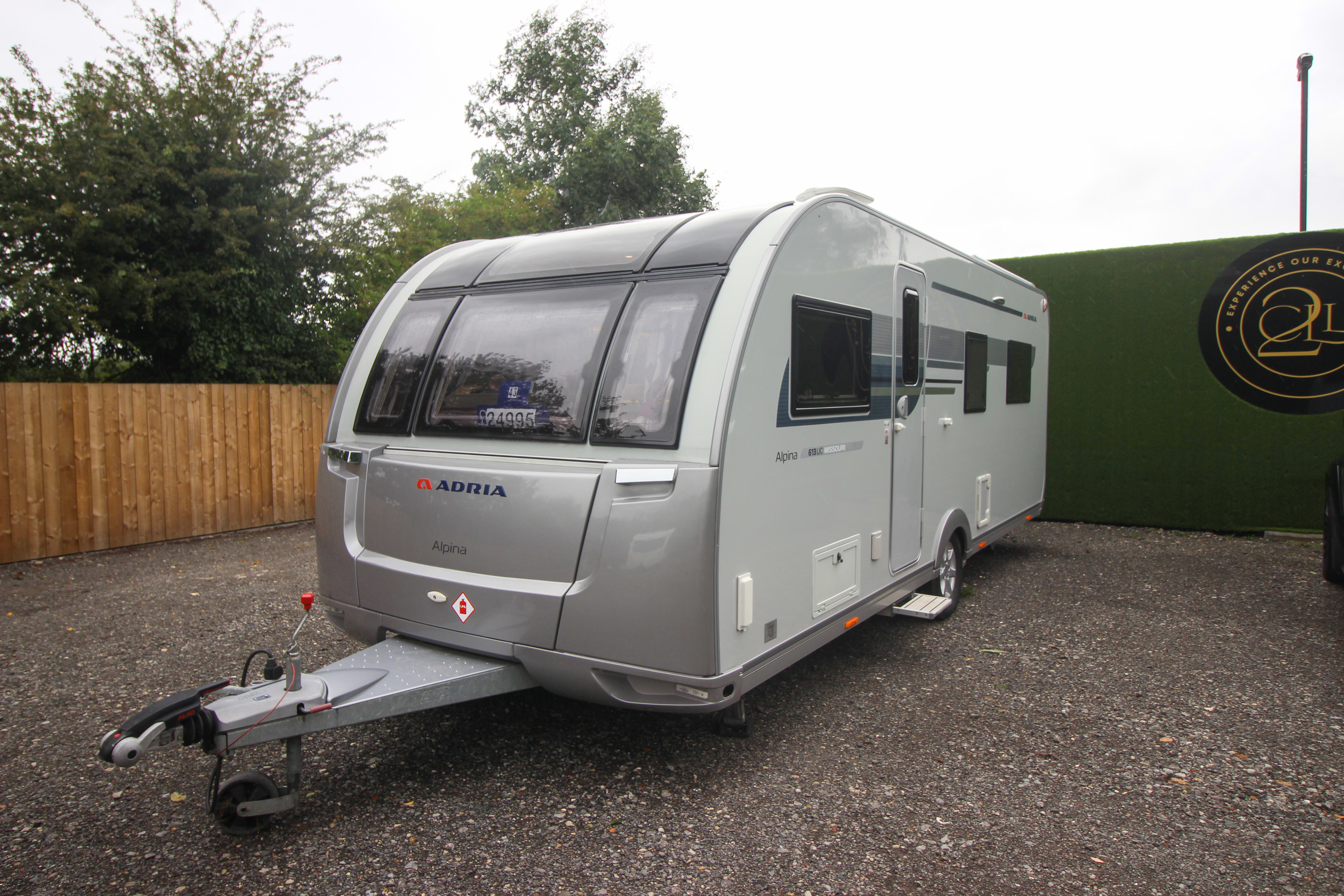 Adria Alpine Missouri 613 Uc 4 Berth With Fixed Island Be...