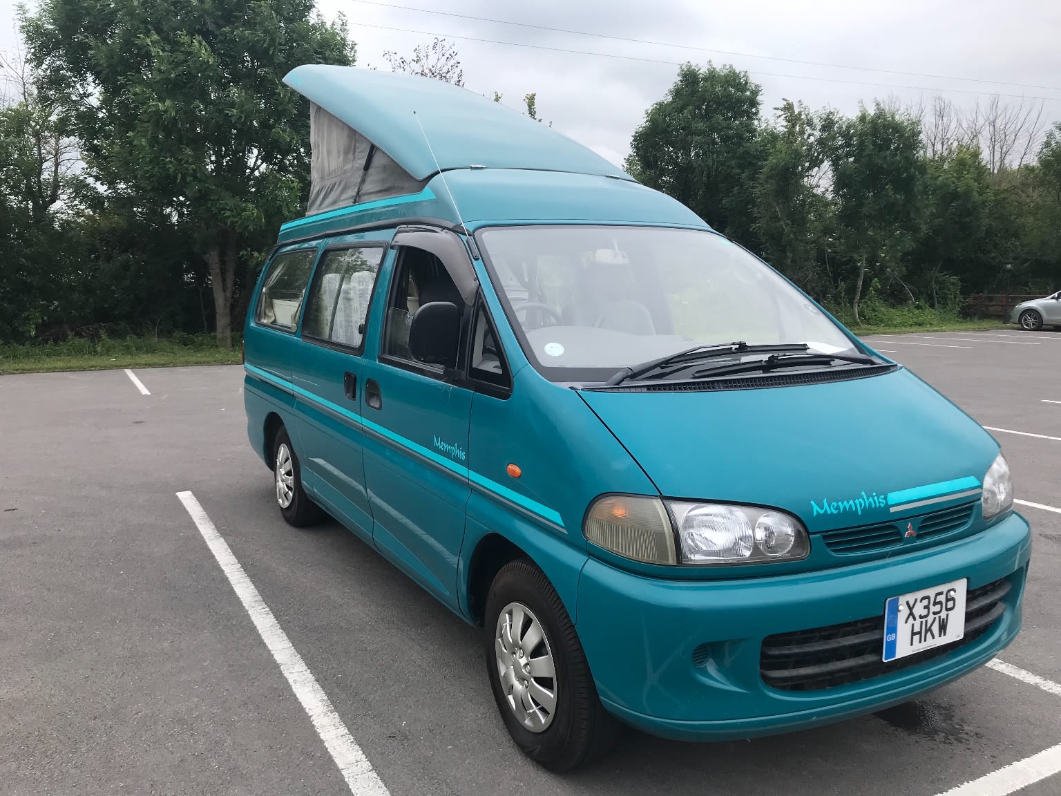 2000 Mitsubishi Delica Green