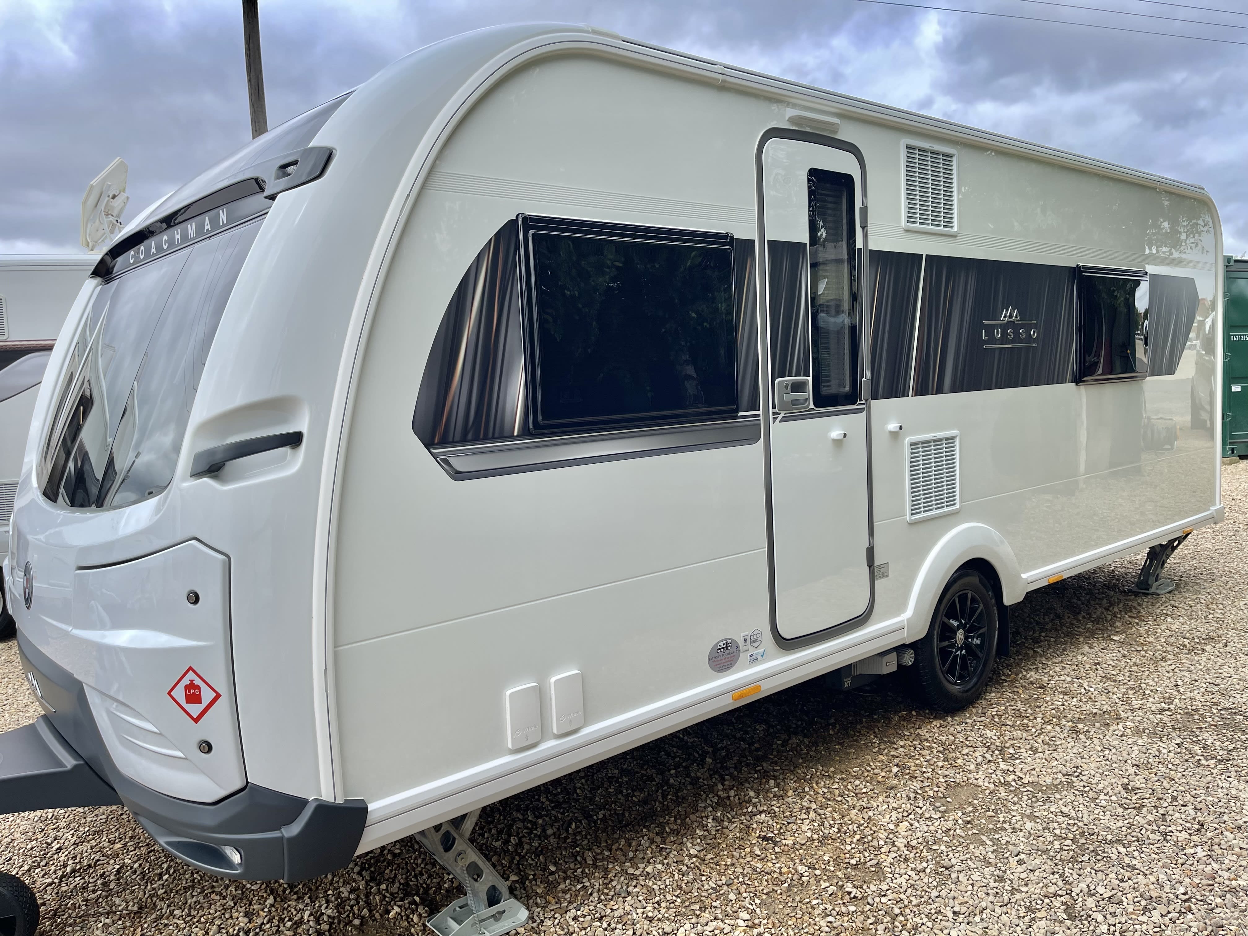 2022 Coachman Lusso Caravan 4 Berth Fixed Bed 8ft Wide To...