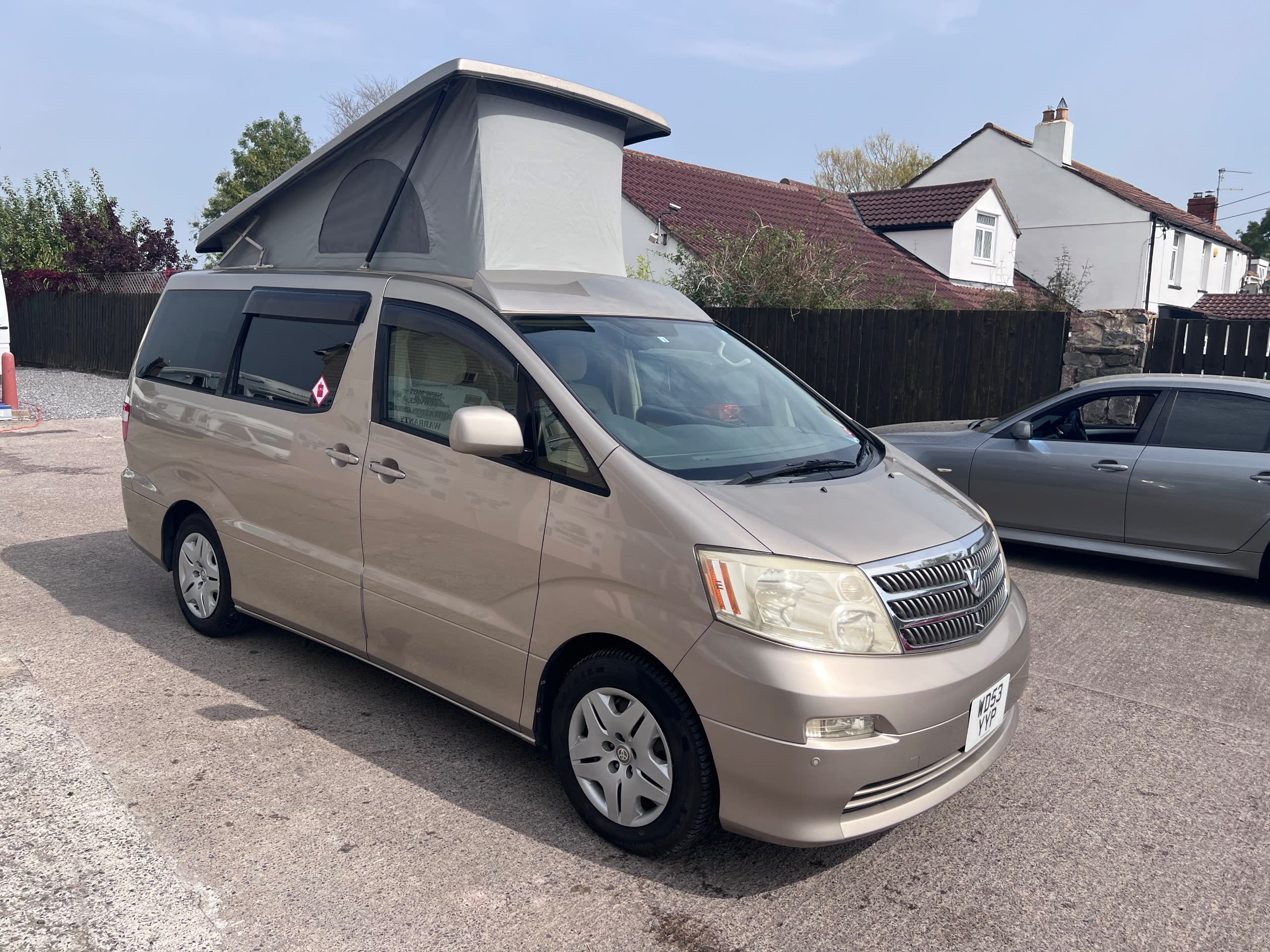 2004 Toyota Alphard Gold