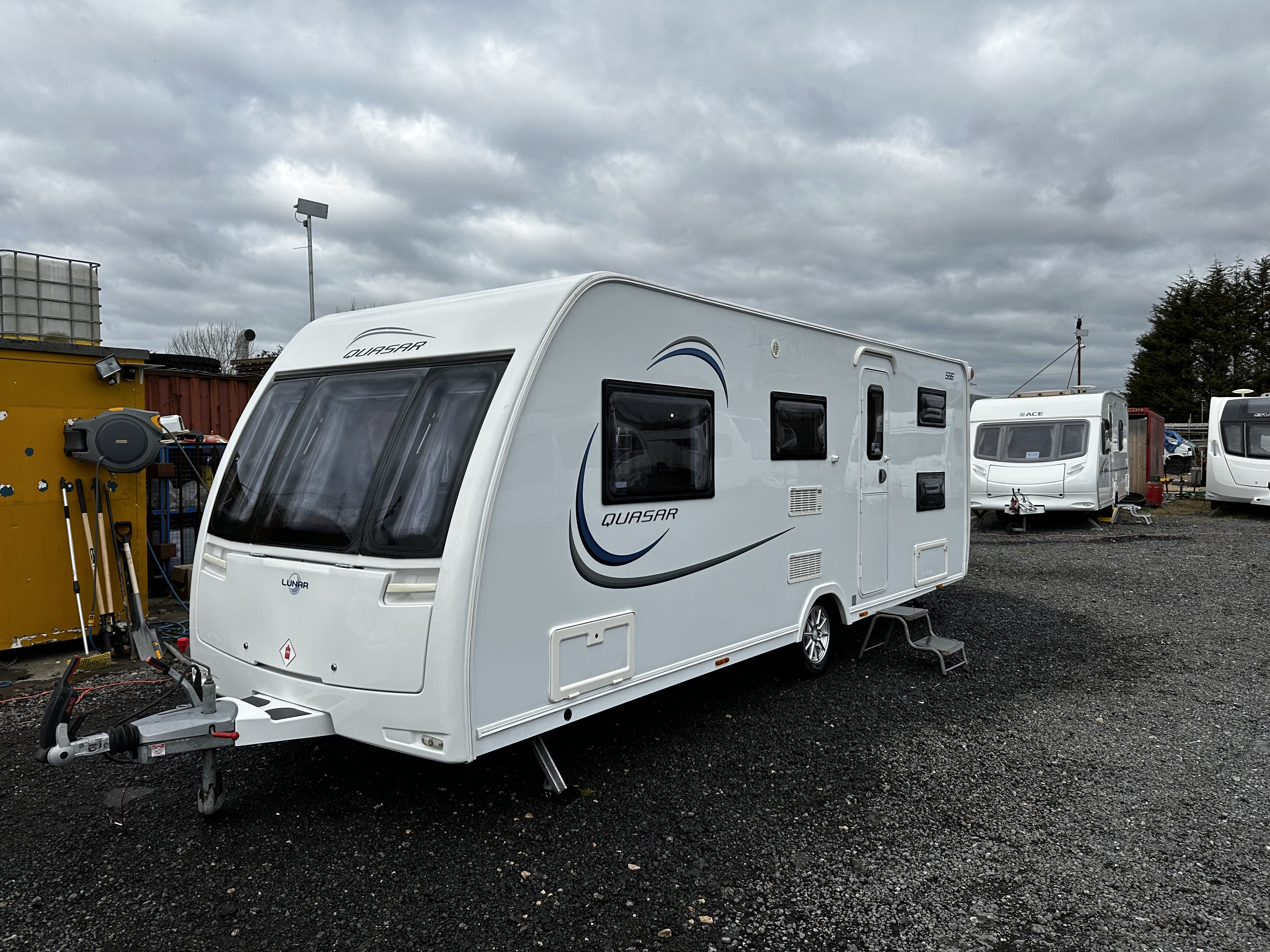 Lunar Quasar 586 2015 Single Axle 6 Berth Caravan Awning
