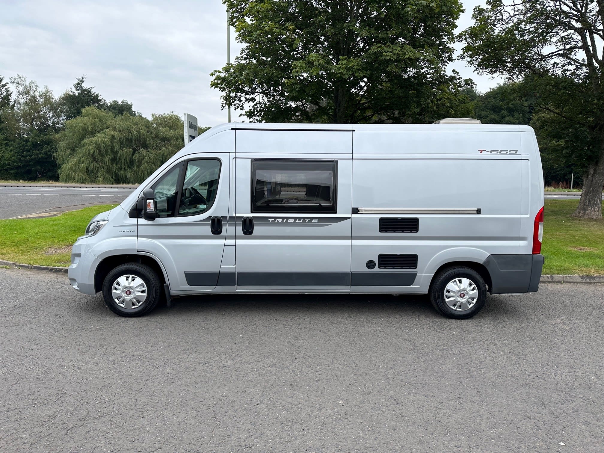Auto-trail Tribute 669 4 Berth