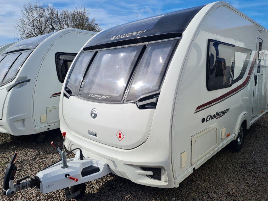 2016 Swift Challenger Hi Style 480 . . Single Axle 2 Bert...
