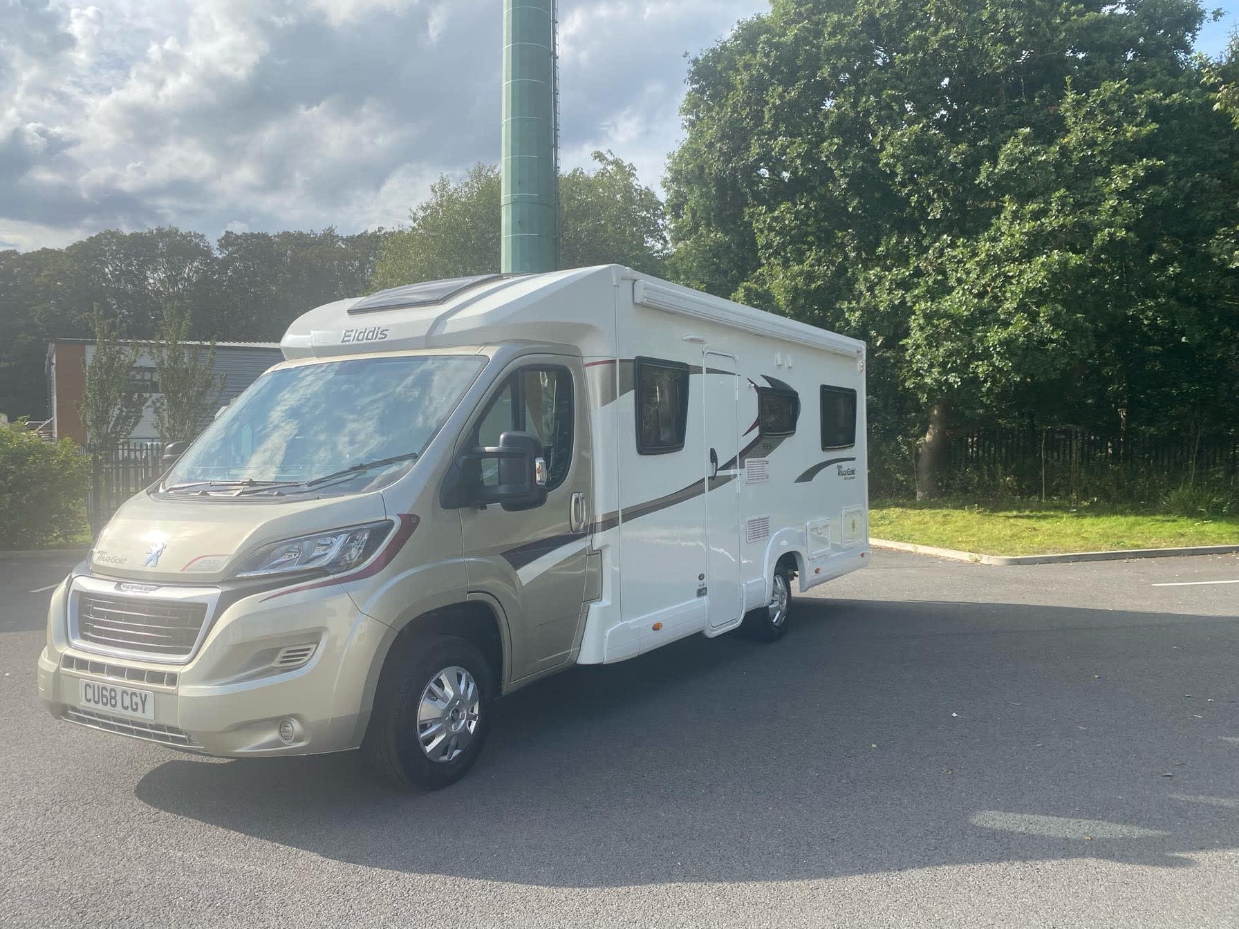 2018 Elddis Riva Gold 195 White/grey