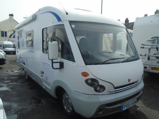 2005 Burstner Elegance 681 White