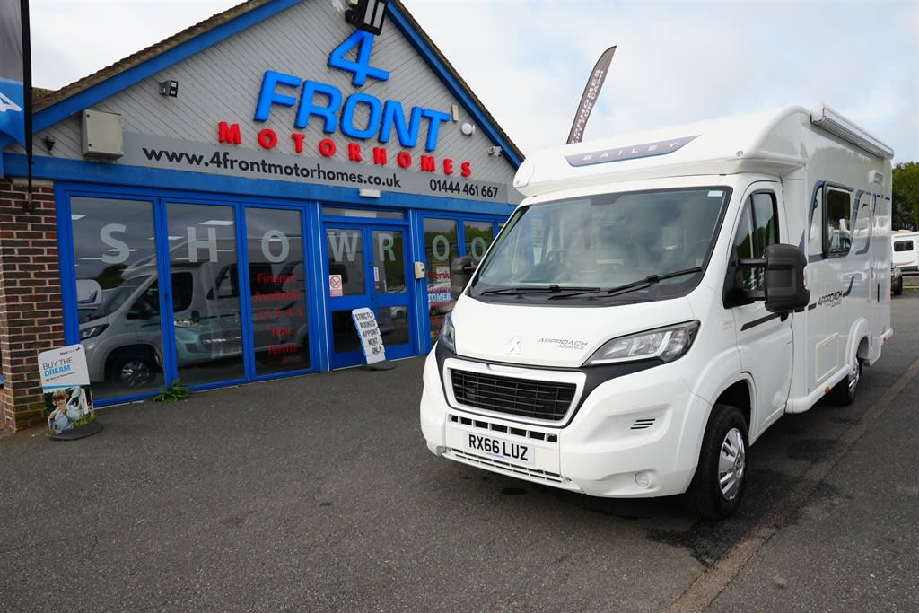 2016 Bailey Approach White