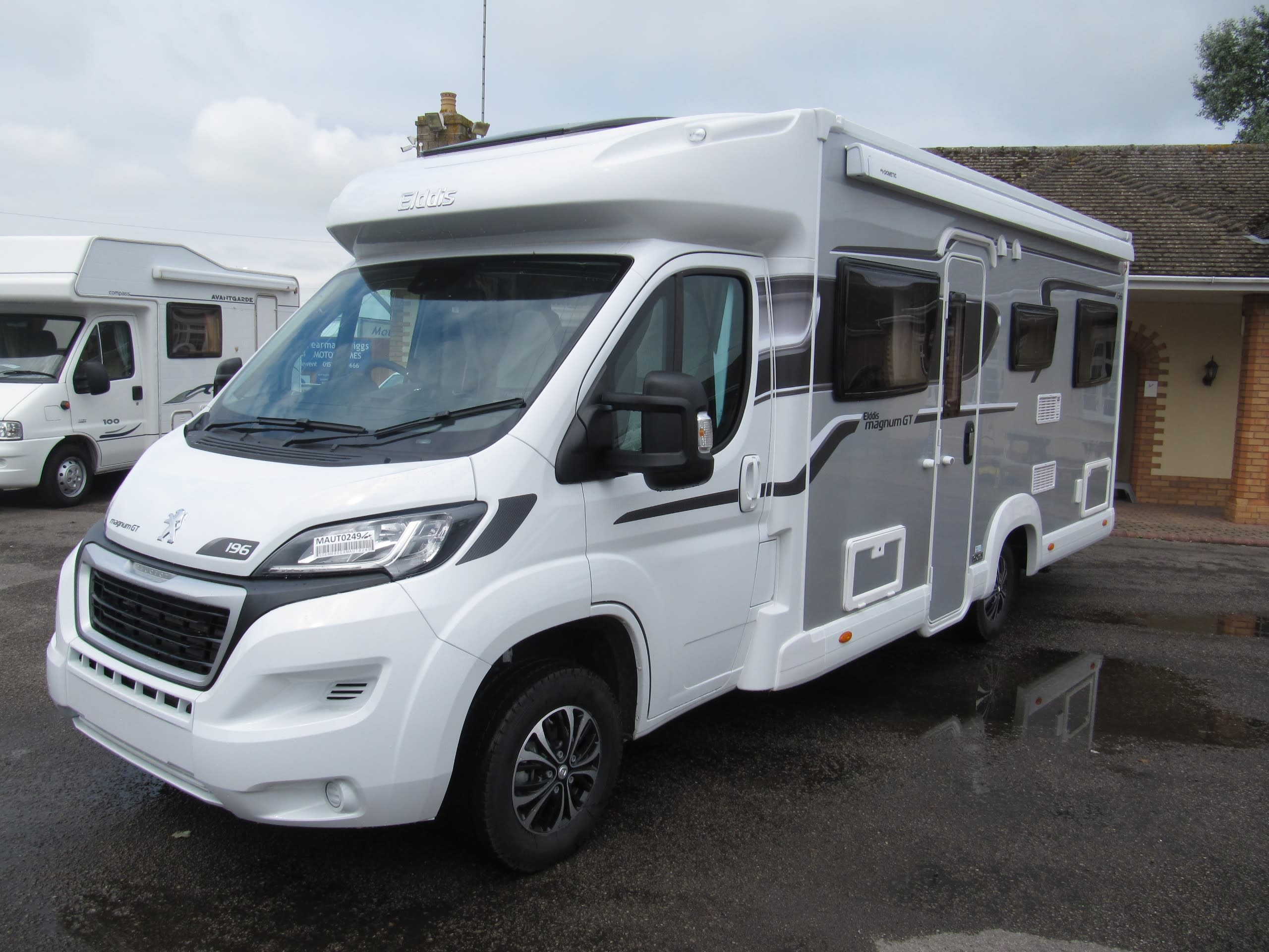 2022 Elddis Magnum White