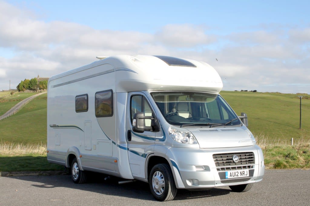 Auto-trail Tracker Fb Rear Fixed Bed, Twin Sofa Lounge, M...