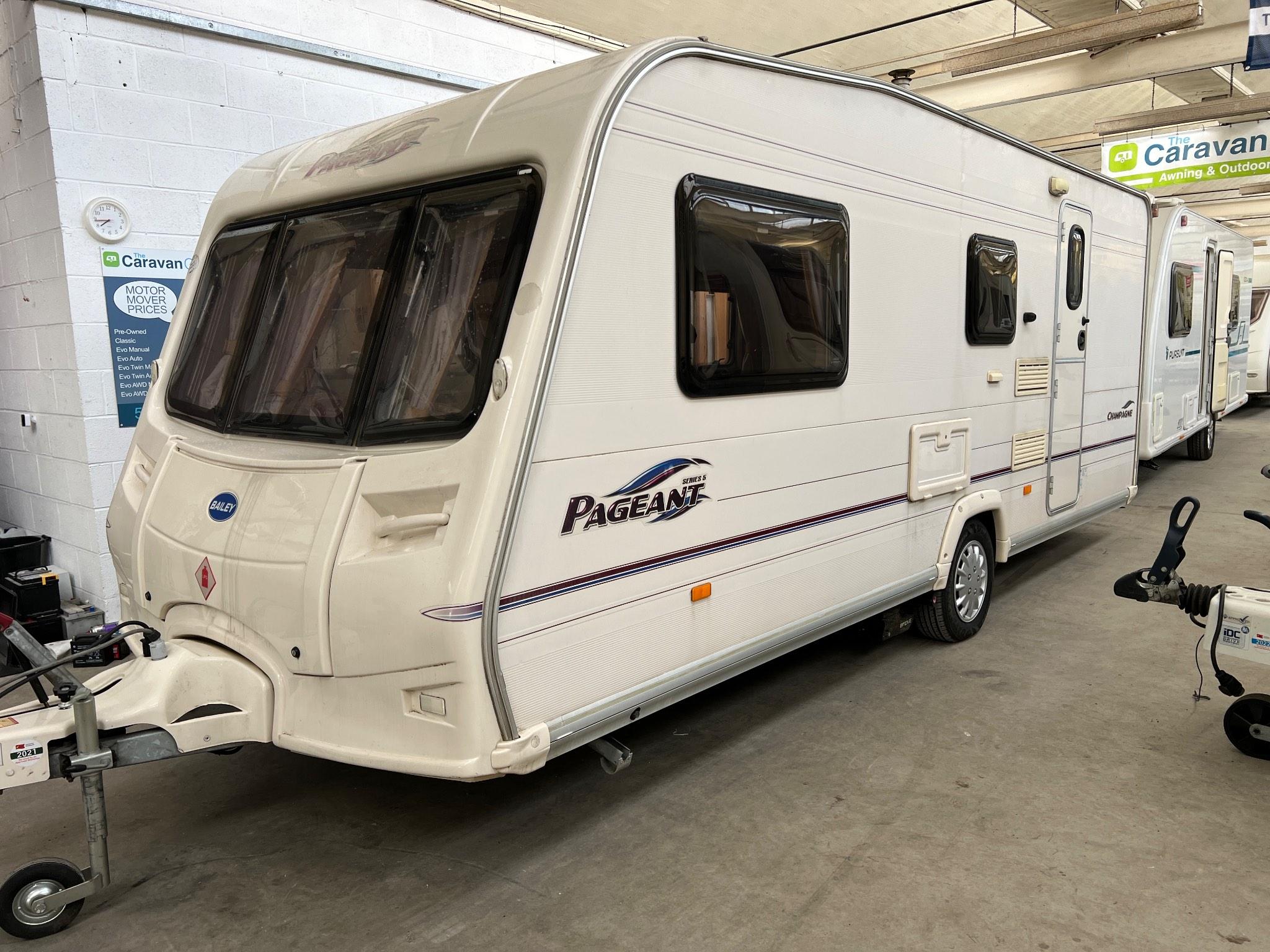 2004 Bailey Pageant Champagne