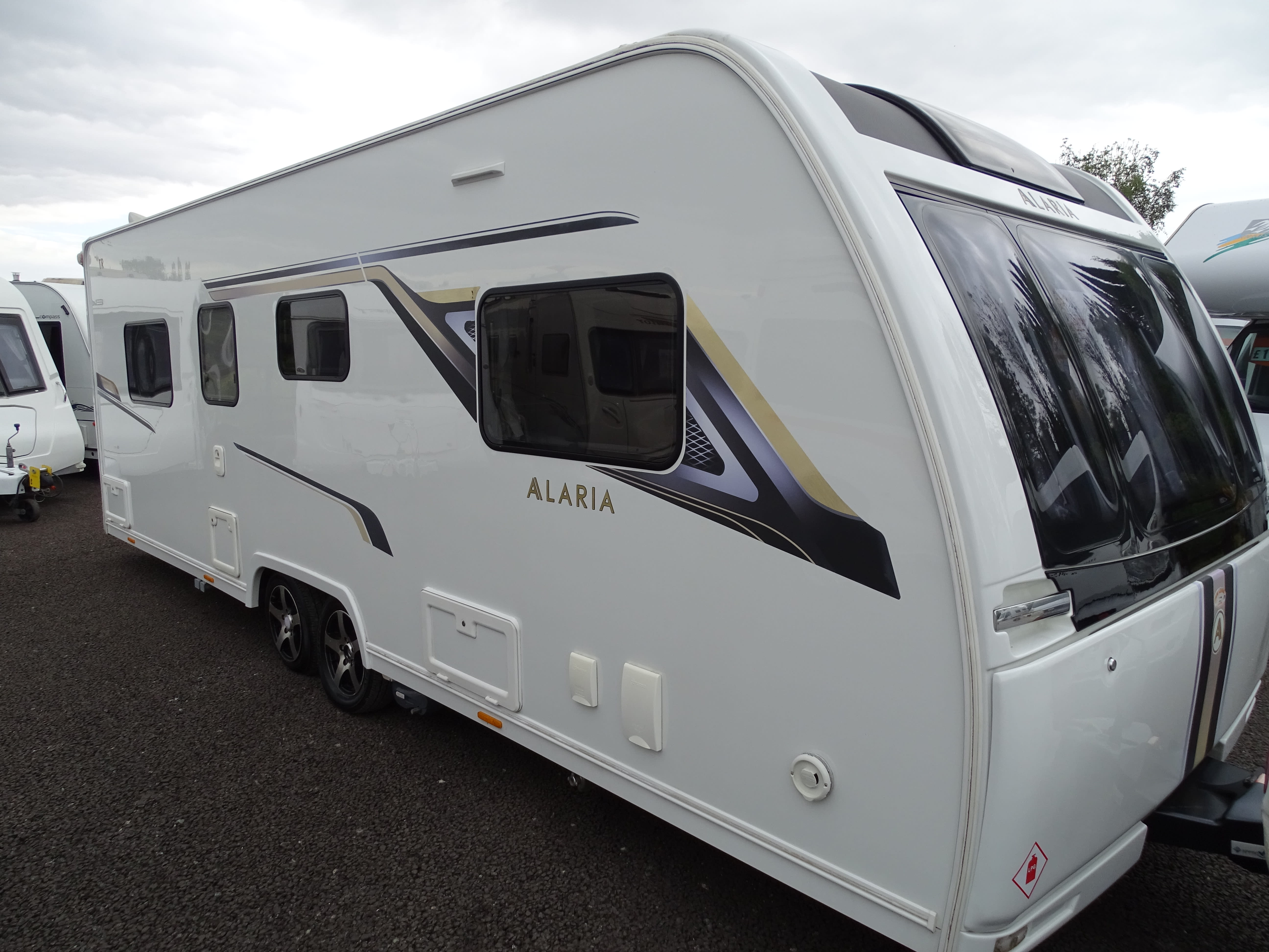 Lunar Alaria Tr 2019 4 Berth Twin Axle Touring Caravan Wi...