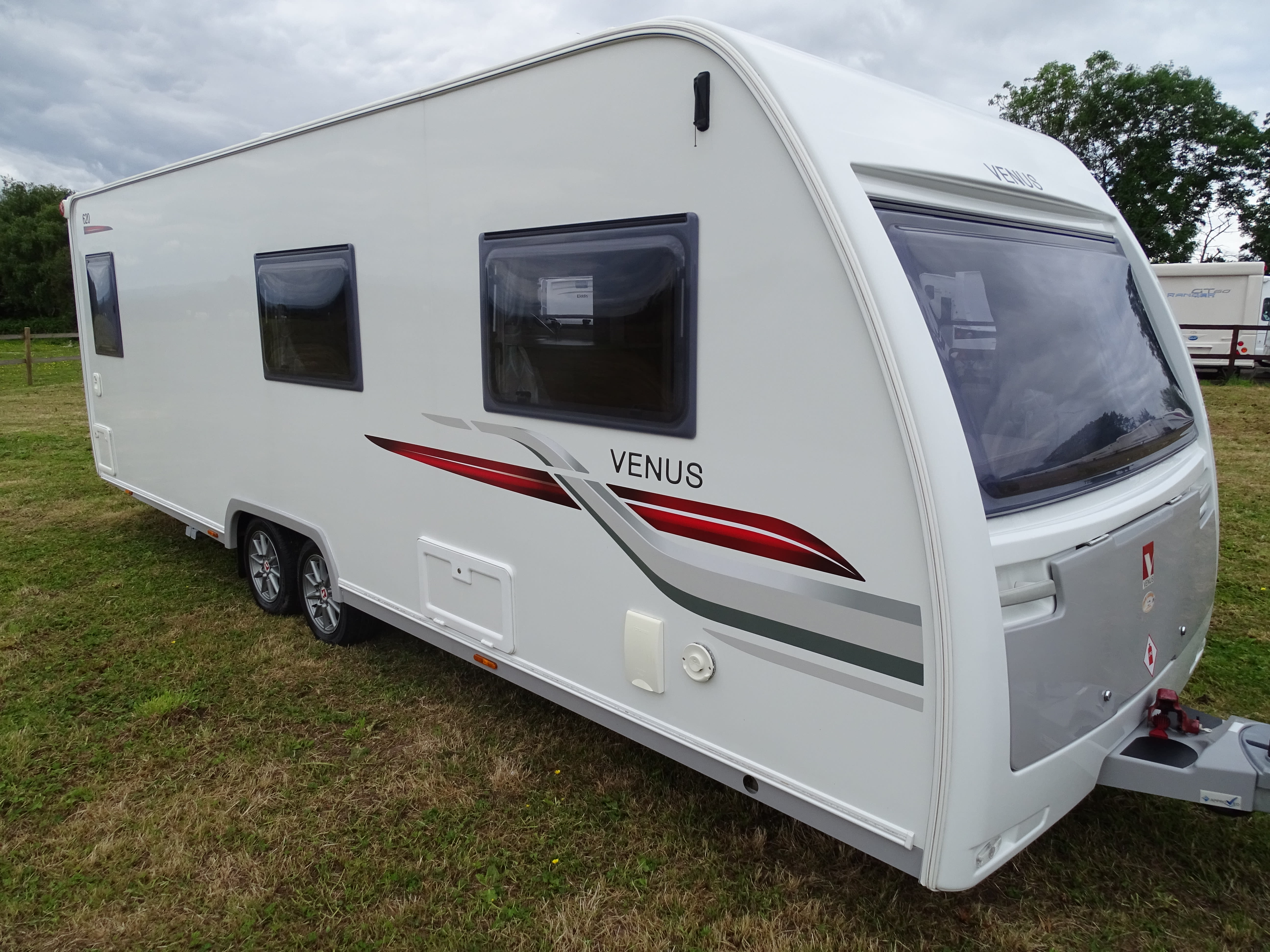 Lunar Venus 620/6 2017 6 Berth Twin Axle Touring Caravan ...