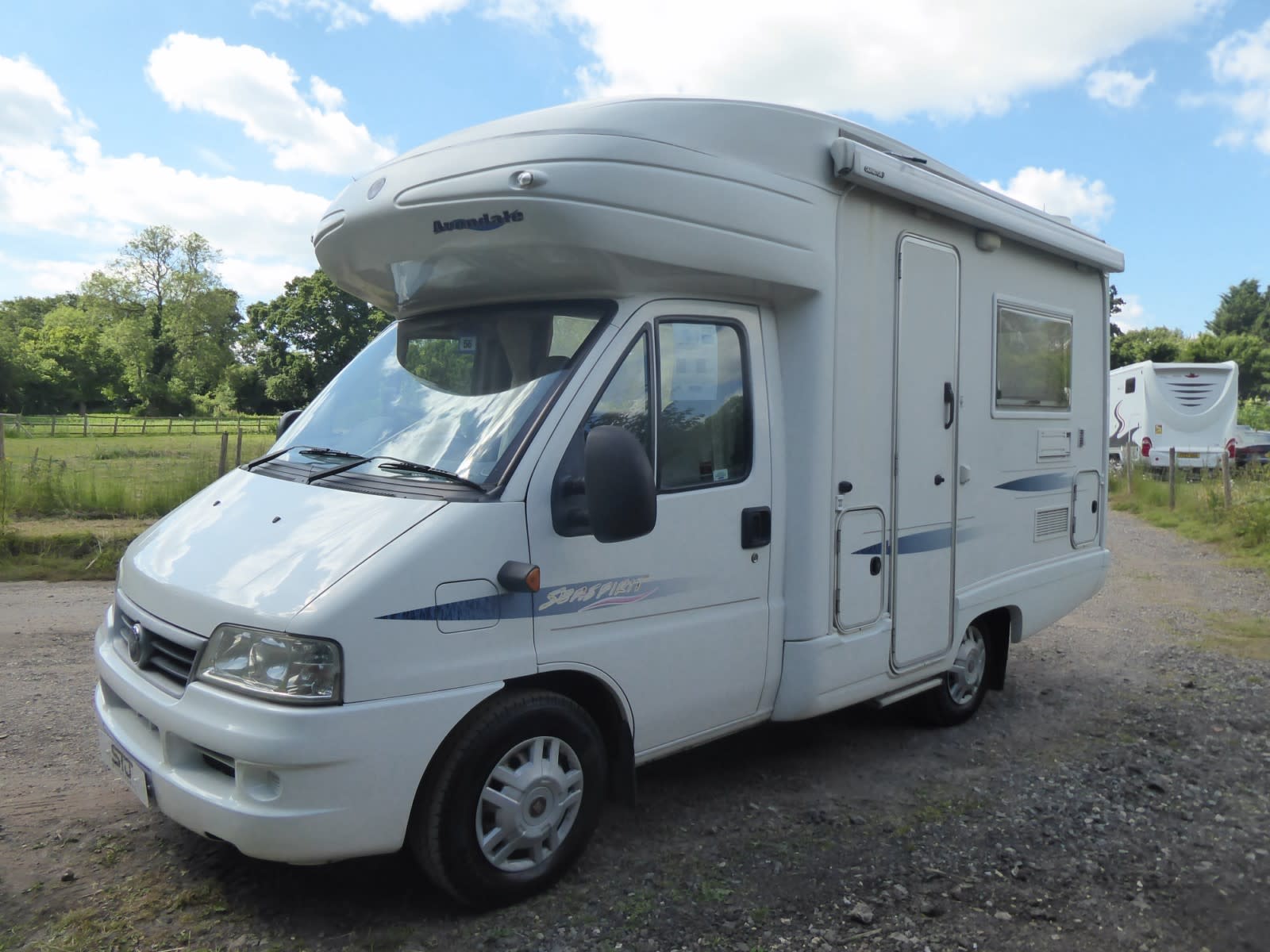 2003 Avondale Seaspirit White