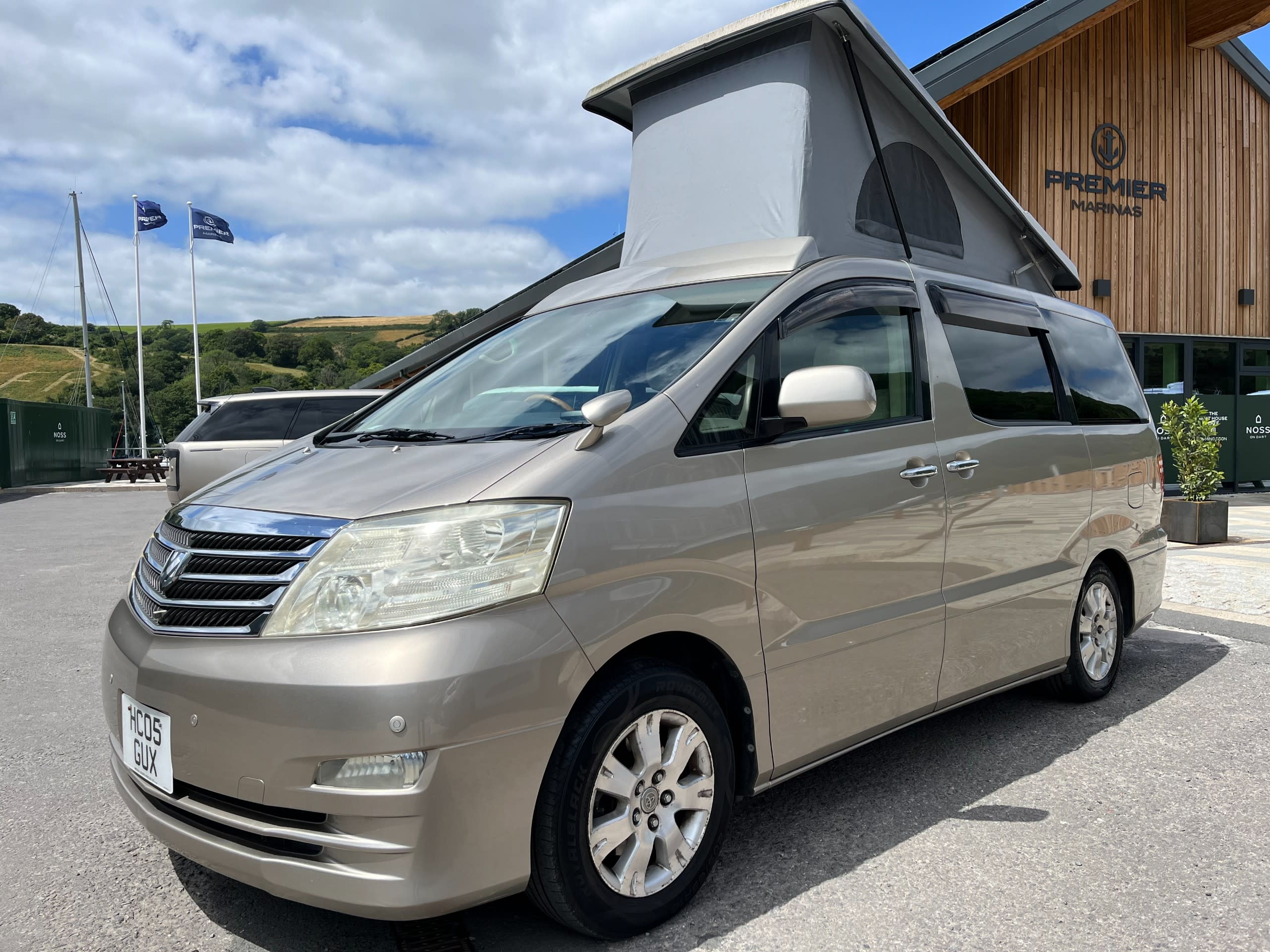 2005 Toyota Alphard Gold